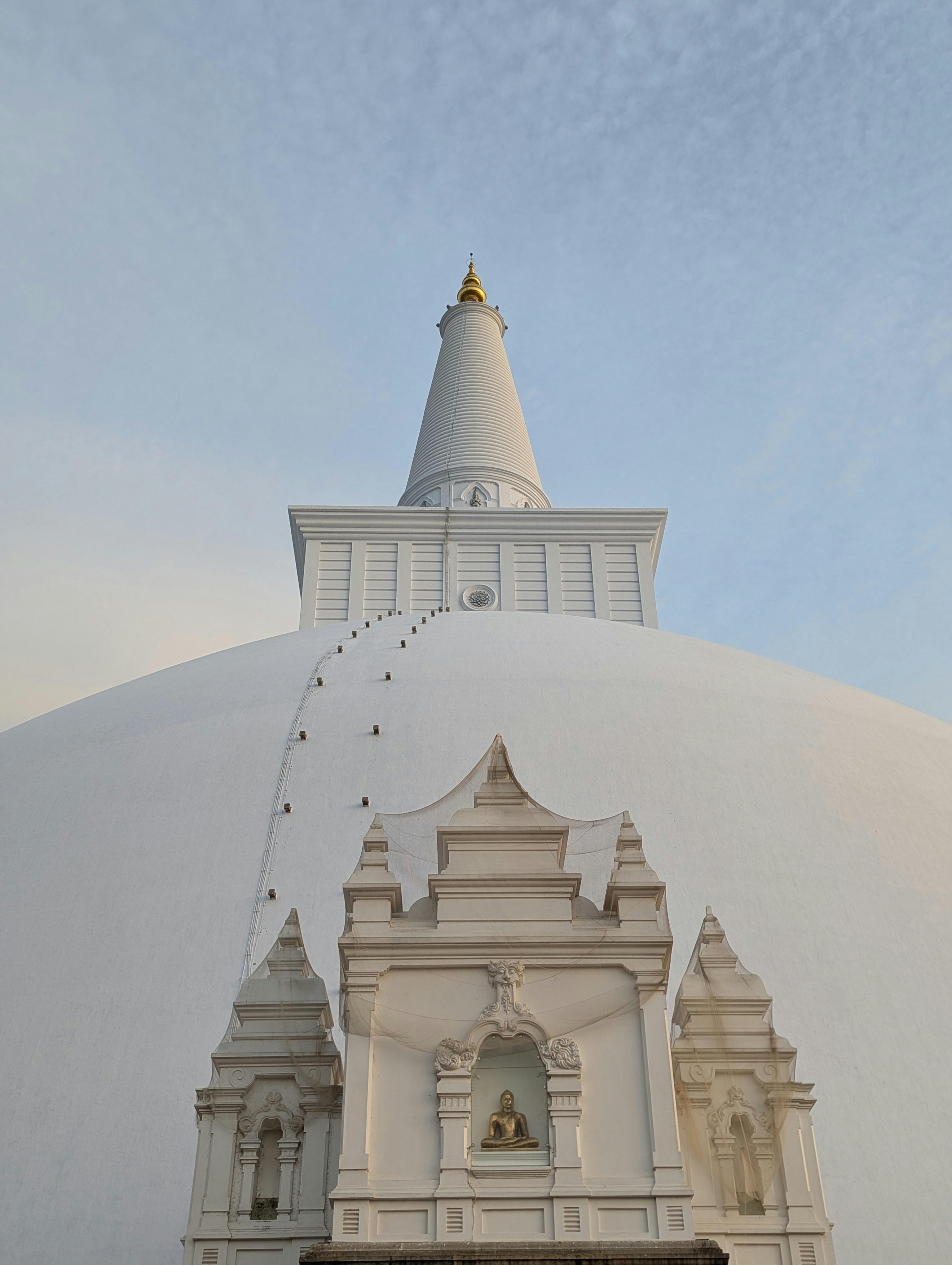 Ruwanwelisaya Stupa in Anuradhapura at Dawn · Free Stock Photo