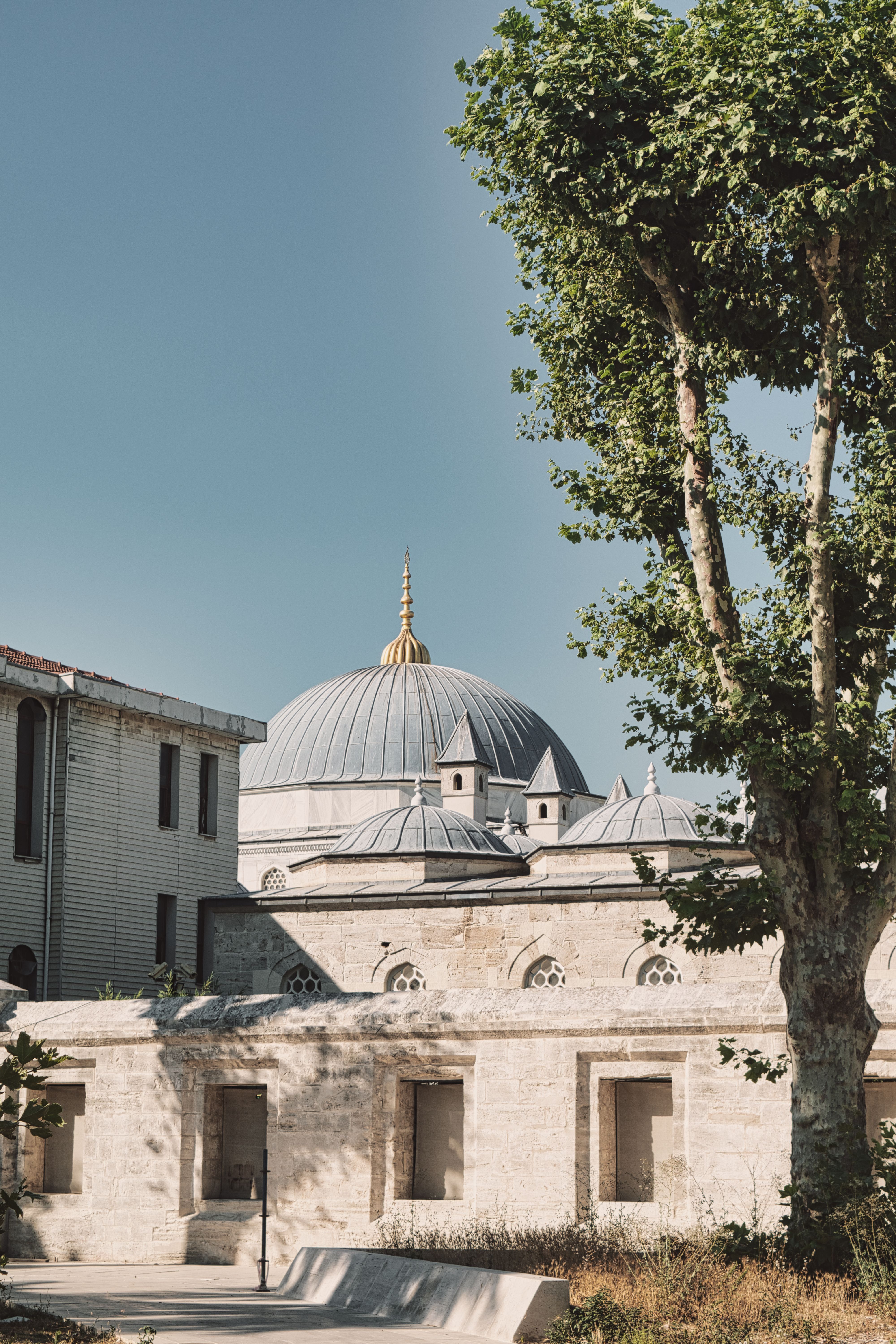 Beautiful Ottoman Mosque Architecture in Türkiye · Free Stock Photo