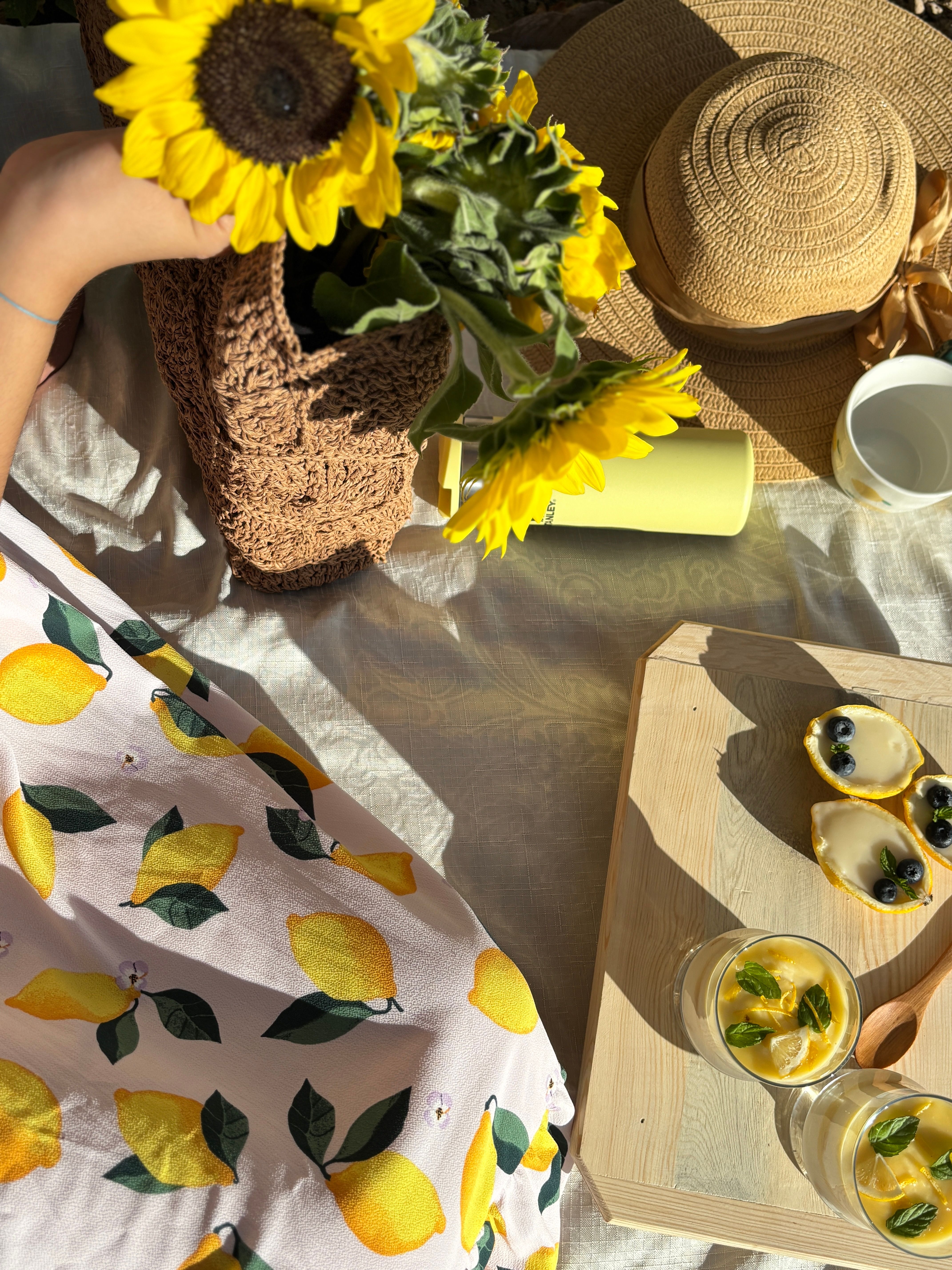Sunny Picnic Setting with Sunflowers and Lemons · Free Stock Photo