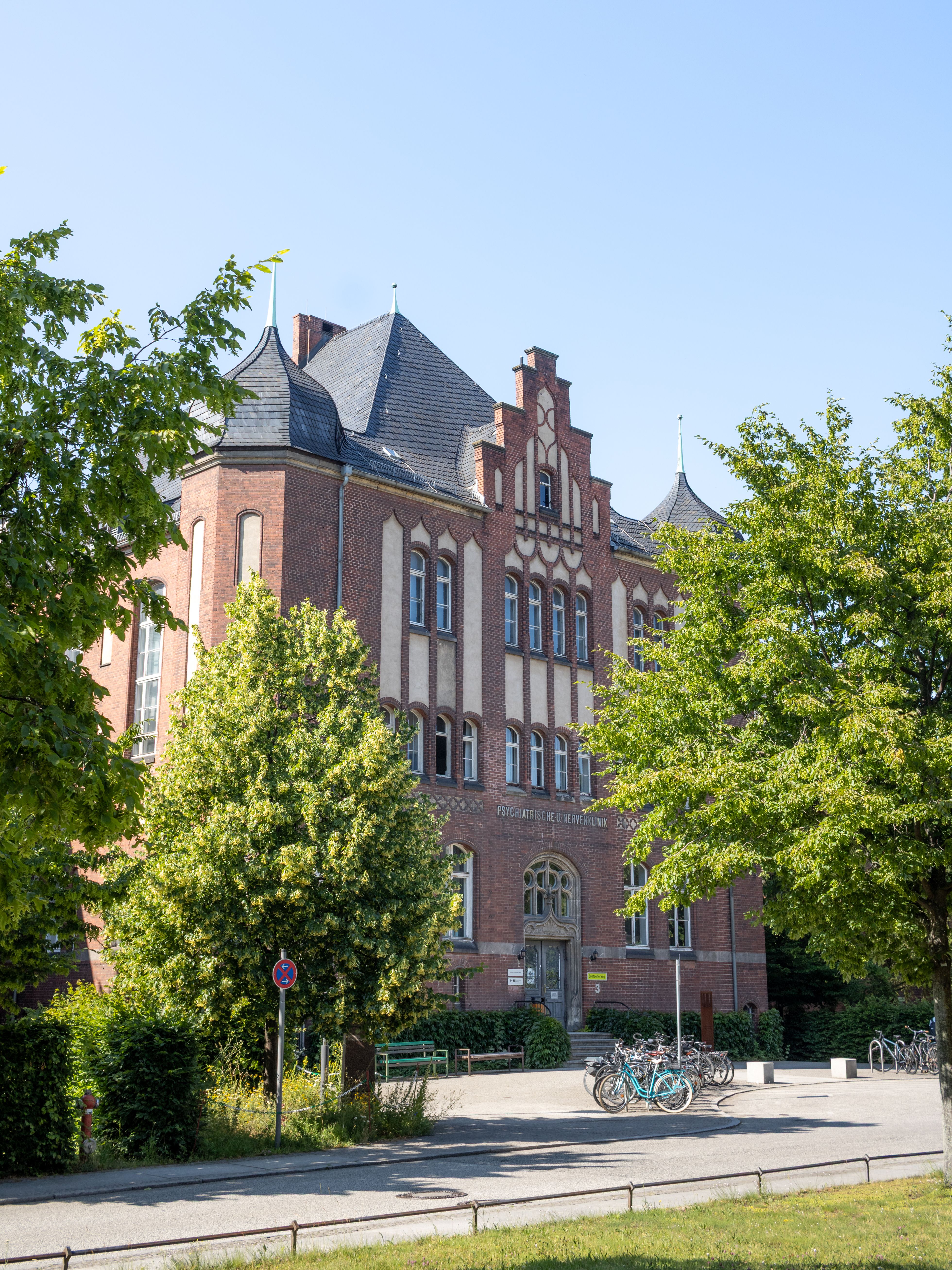 Historic Charité Building in Berlin, Germany · Free Stock Photo