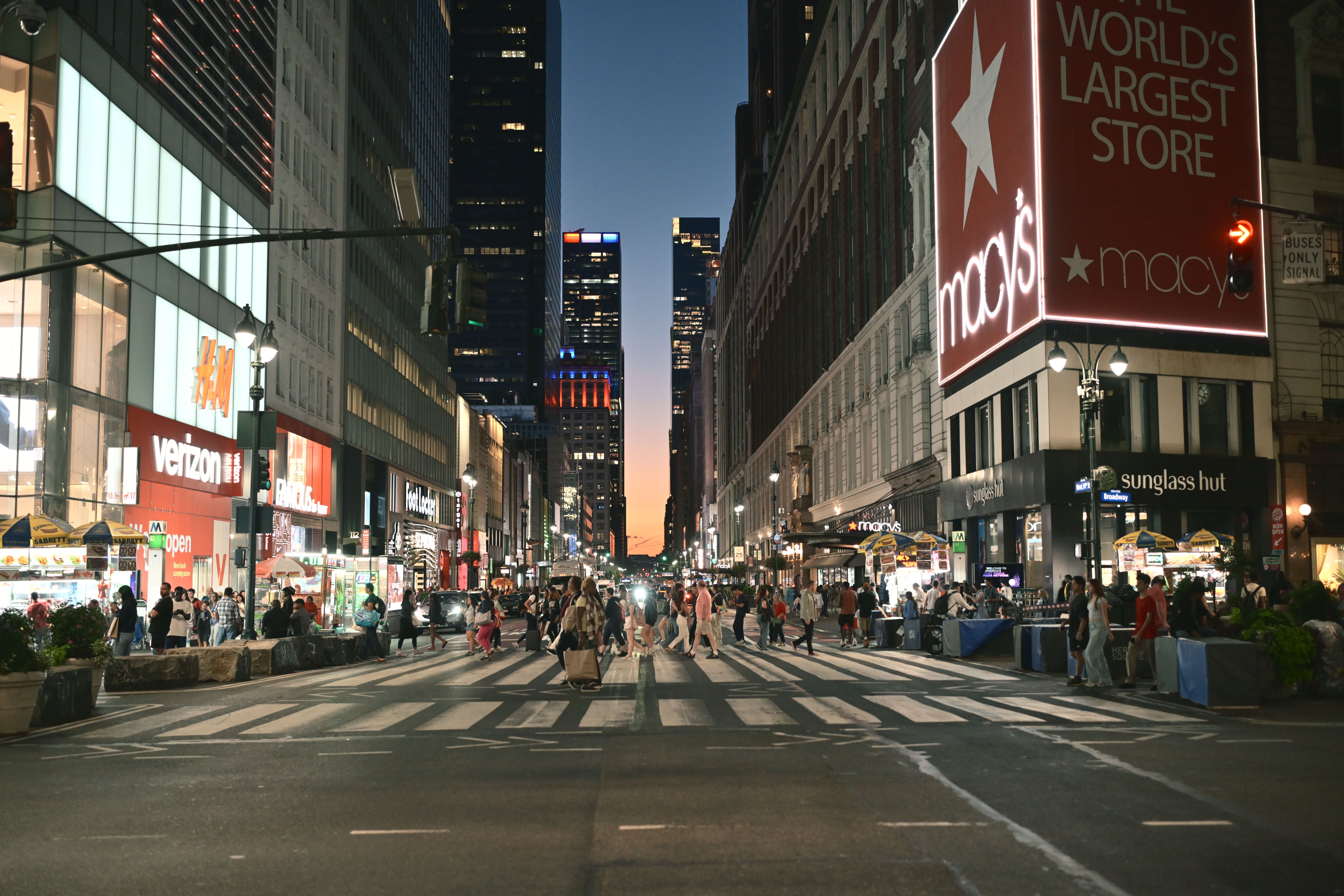 Bustling New York City Street at Twilight · Free Stock Photo
