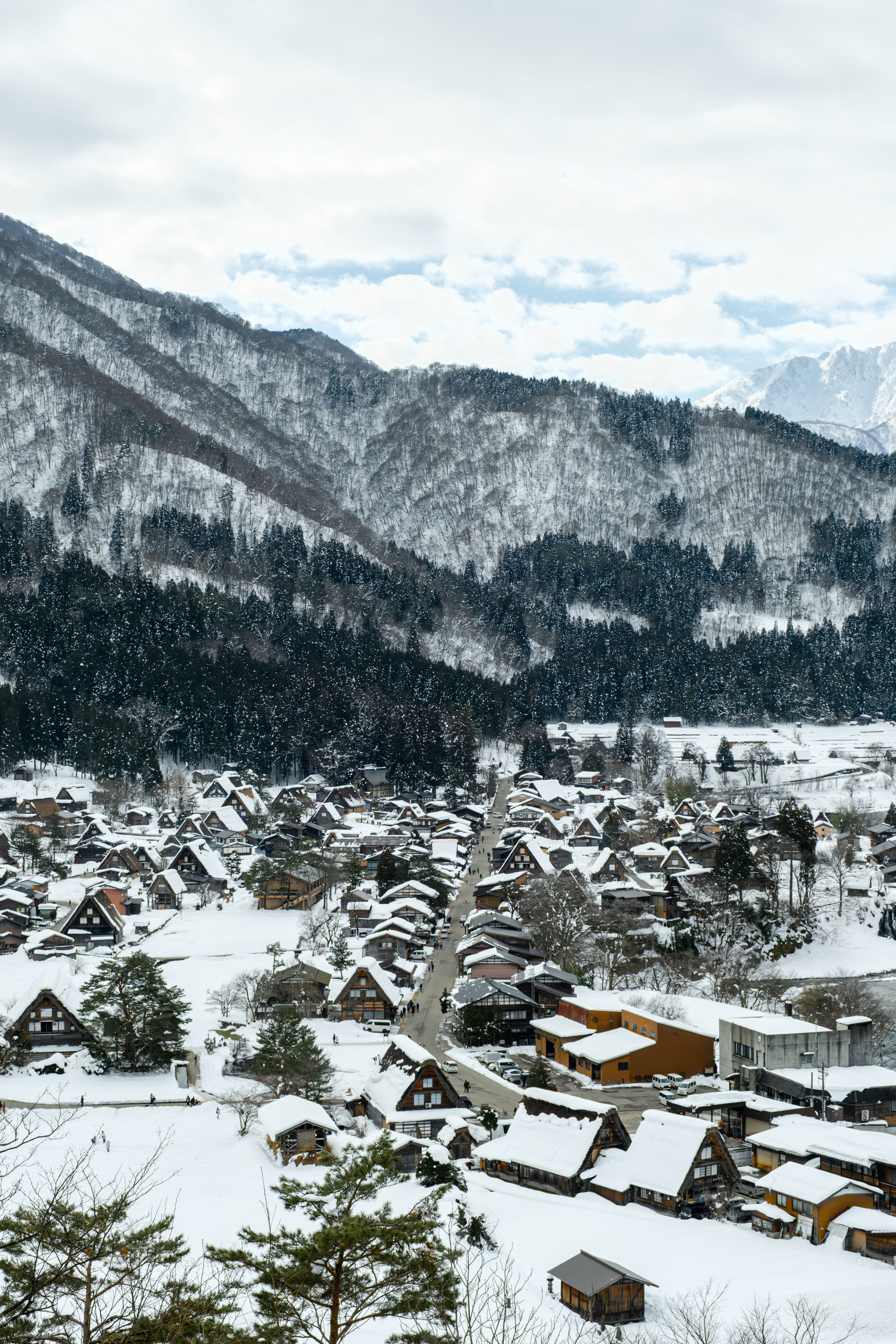 Snowy Gassho-Style Village in Shirakawago, Japan · Free Stock Photo