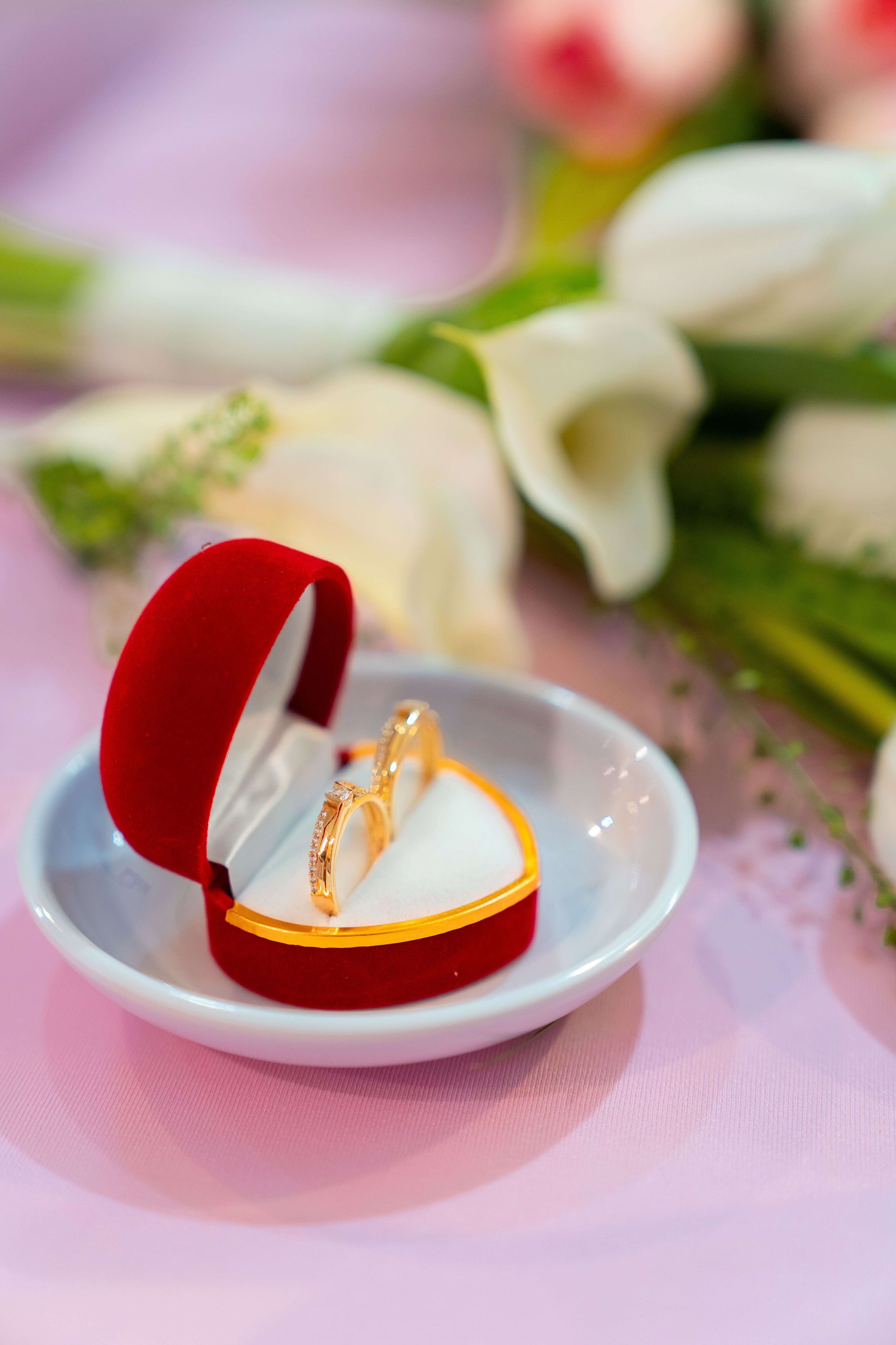 Photo Of Gold Ring With Mahroon Background Photos, Download The BEST ...