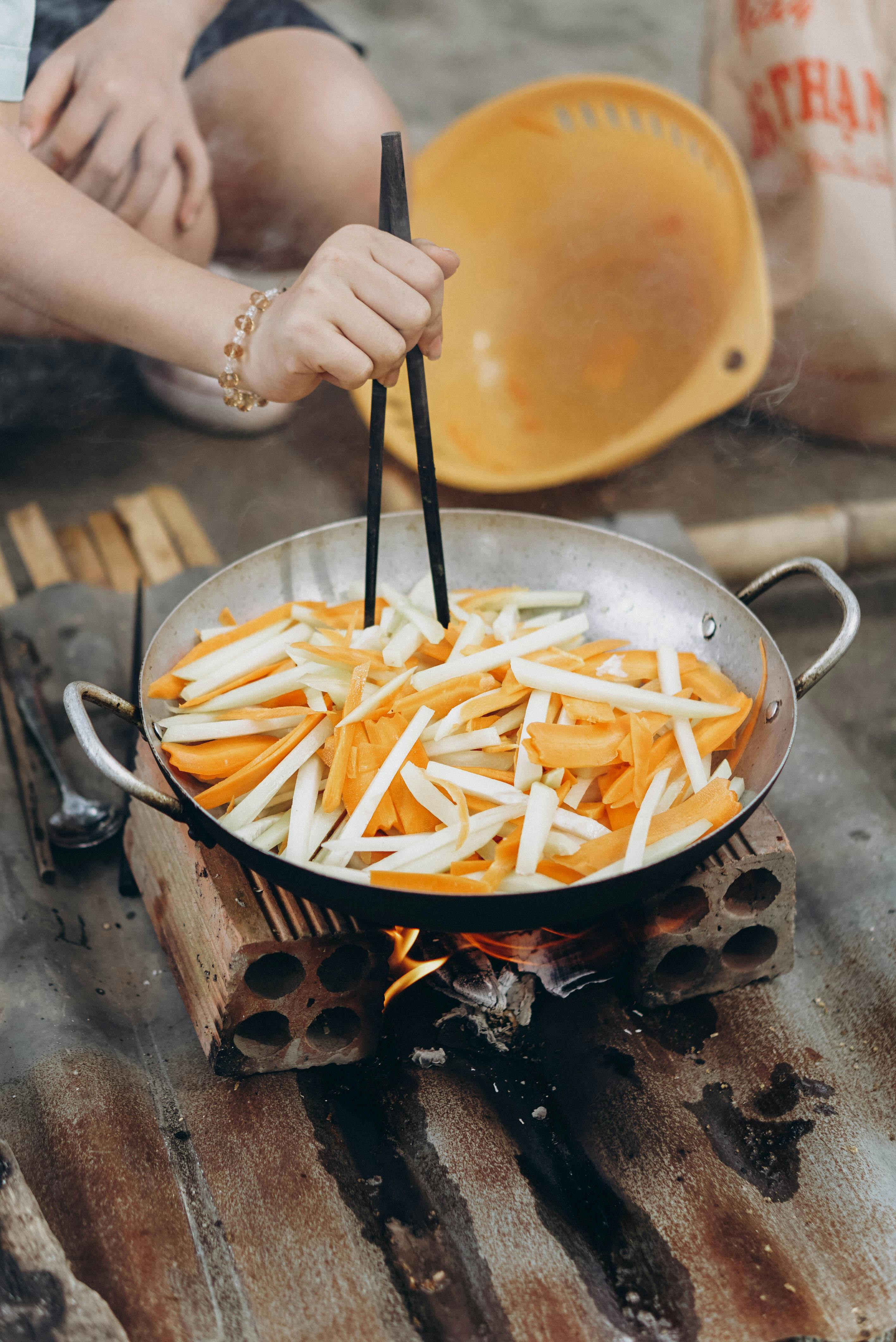 Frying Pan Photos, Download The BEST Free Frying Pan Stock Photos & HD ...