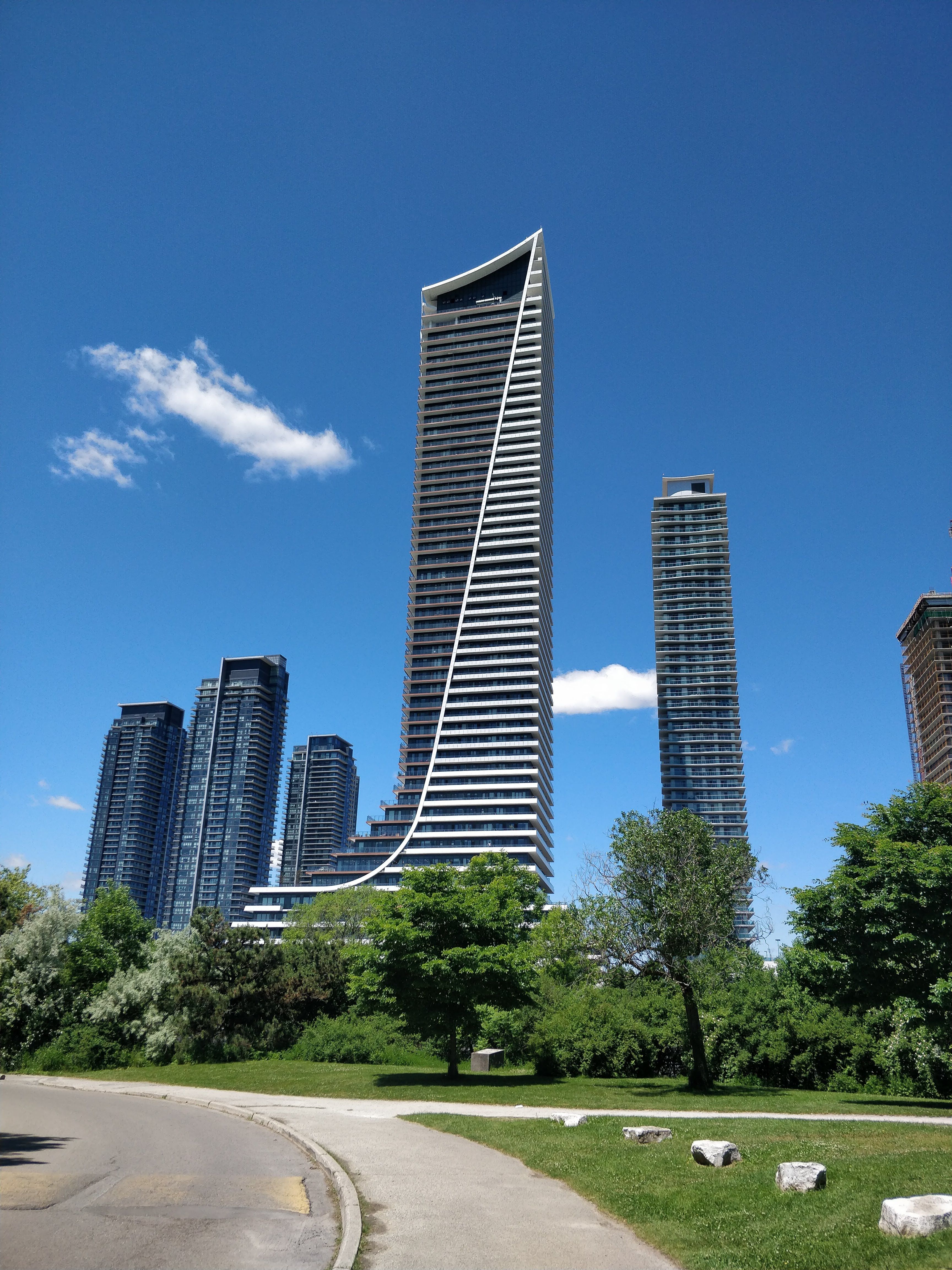 Modern Toronto Skyline on a Bright Day · Free Stock Photo