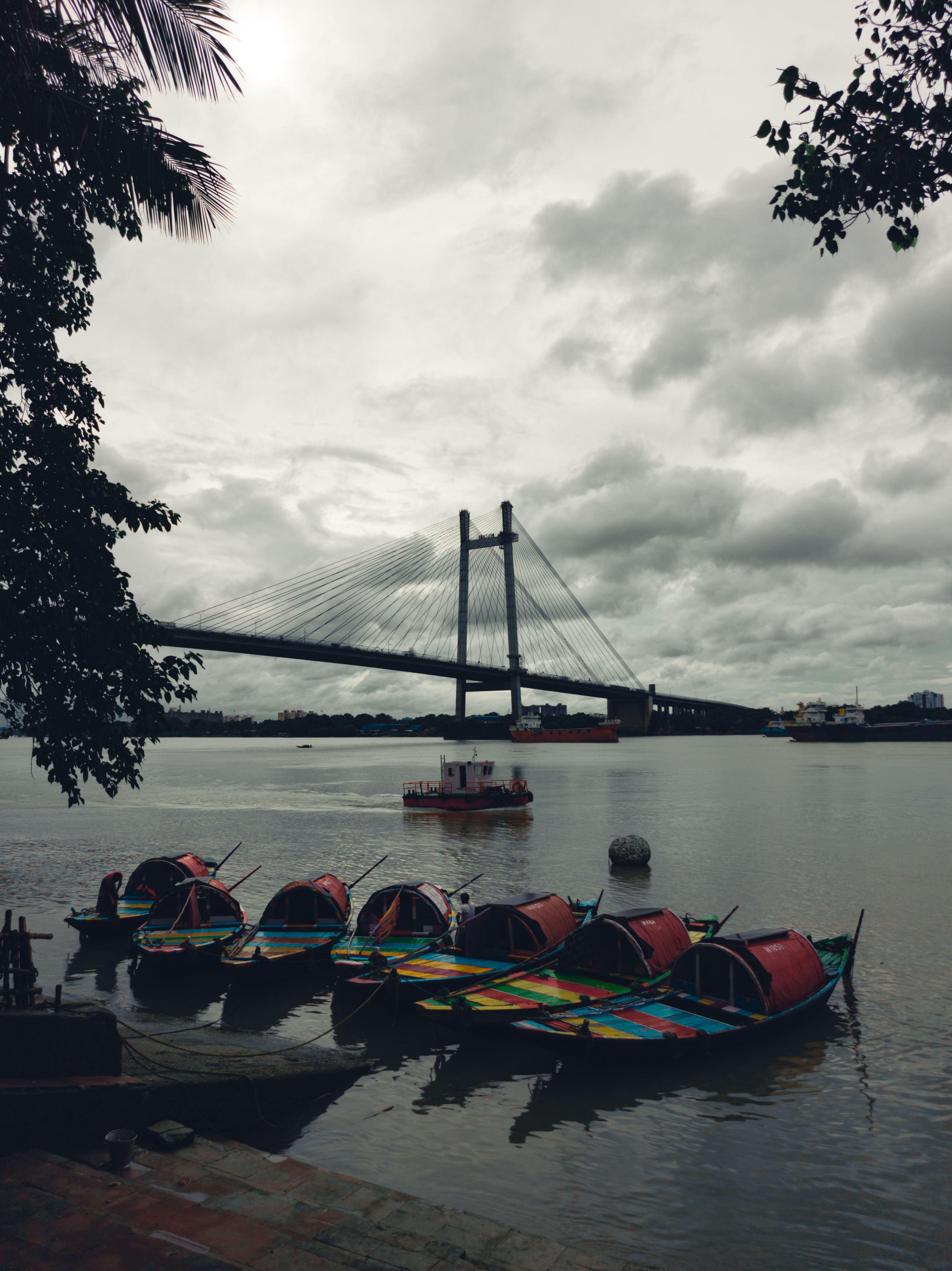 Scenic View of Boats and Vidyasagar Setu in Kolkata · Free Stock Photo