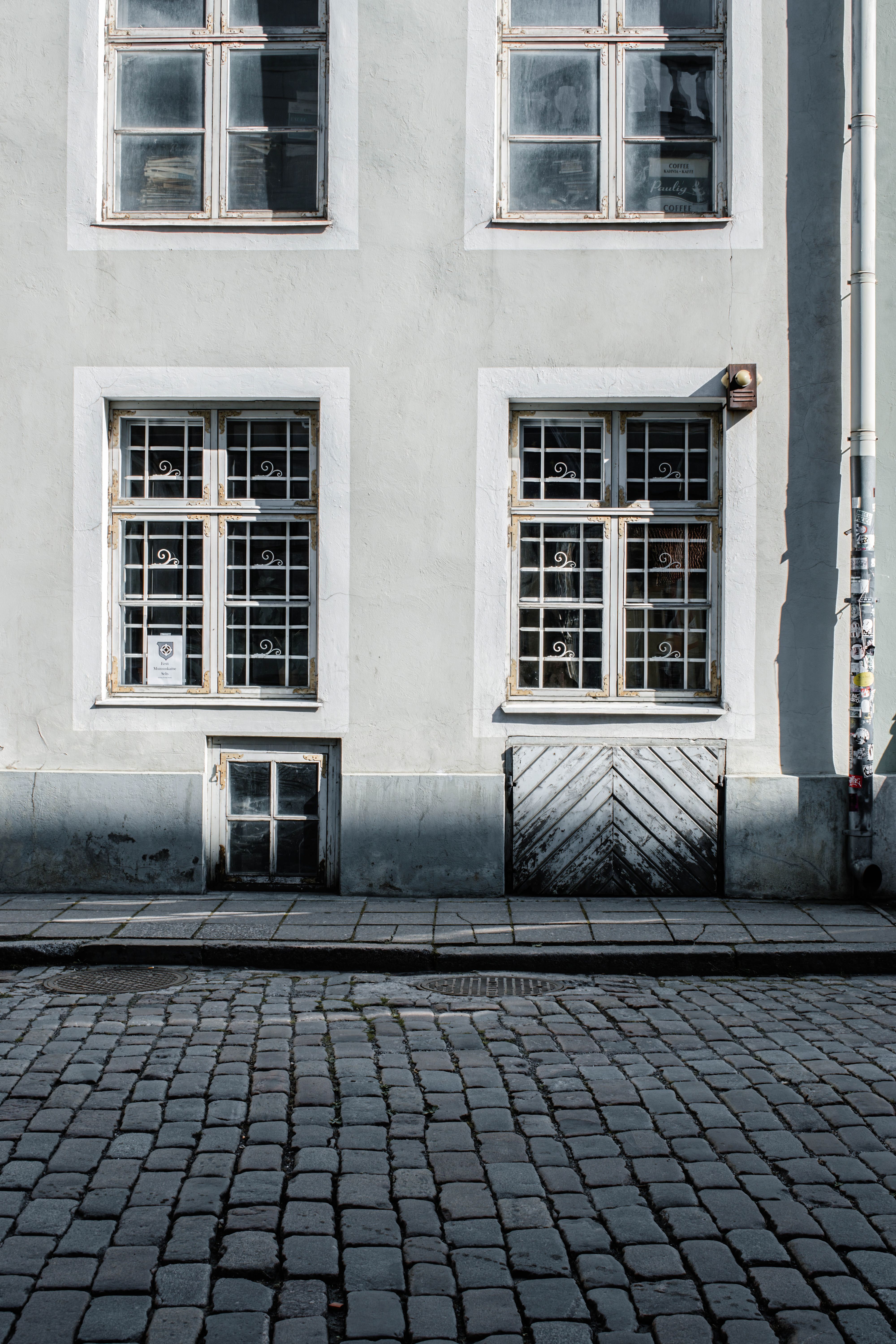 Historic Tallinn Building with Cobblestone Street · Free Stock Photo