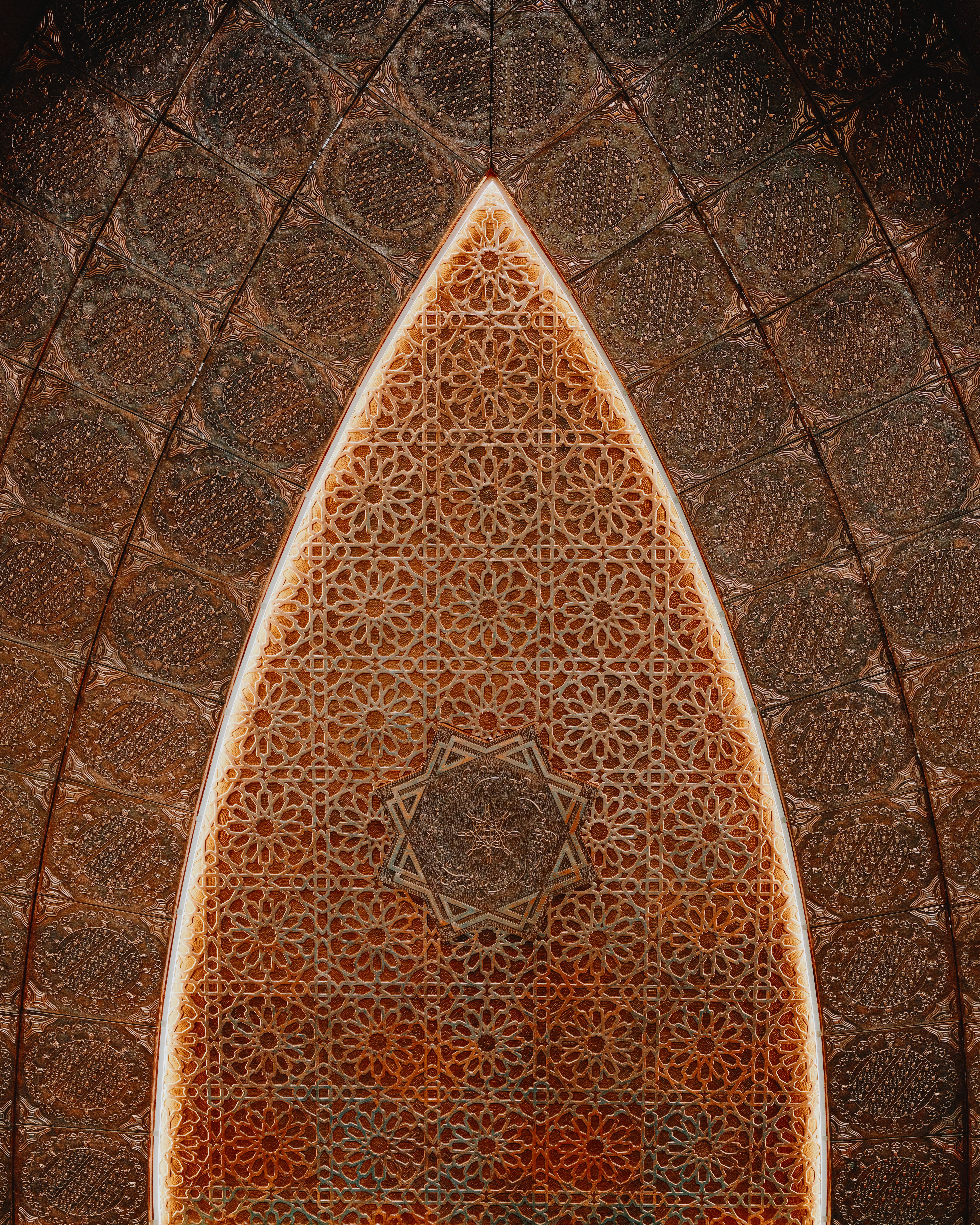 Intricate Islamic Architecture with Geometric Patterns · Free Stock Photo