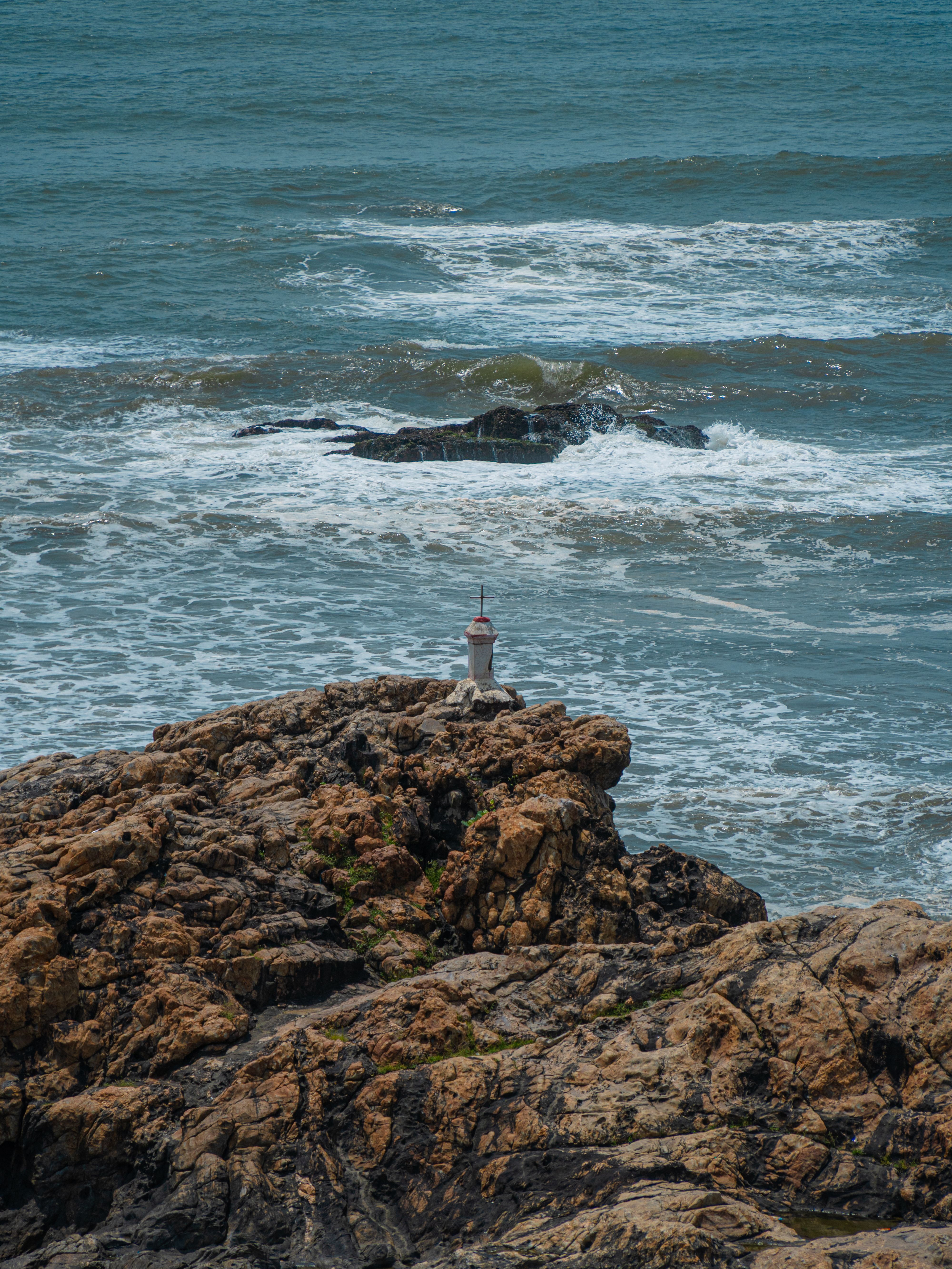 Serene Lighthouse Overlooking Goa Coastline · Free Stock Photo