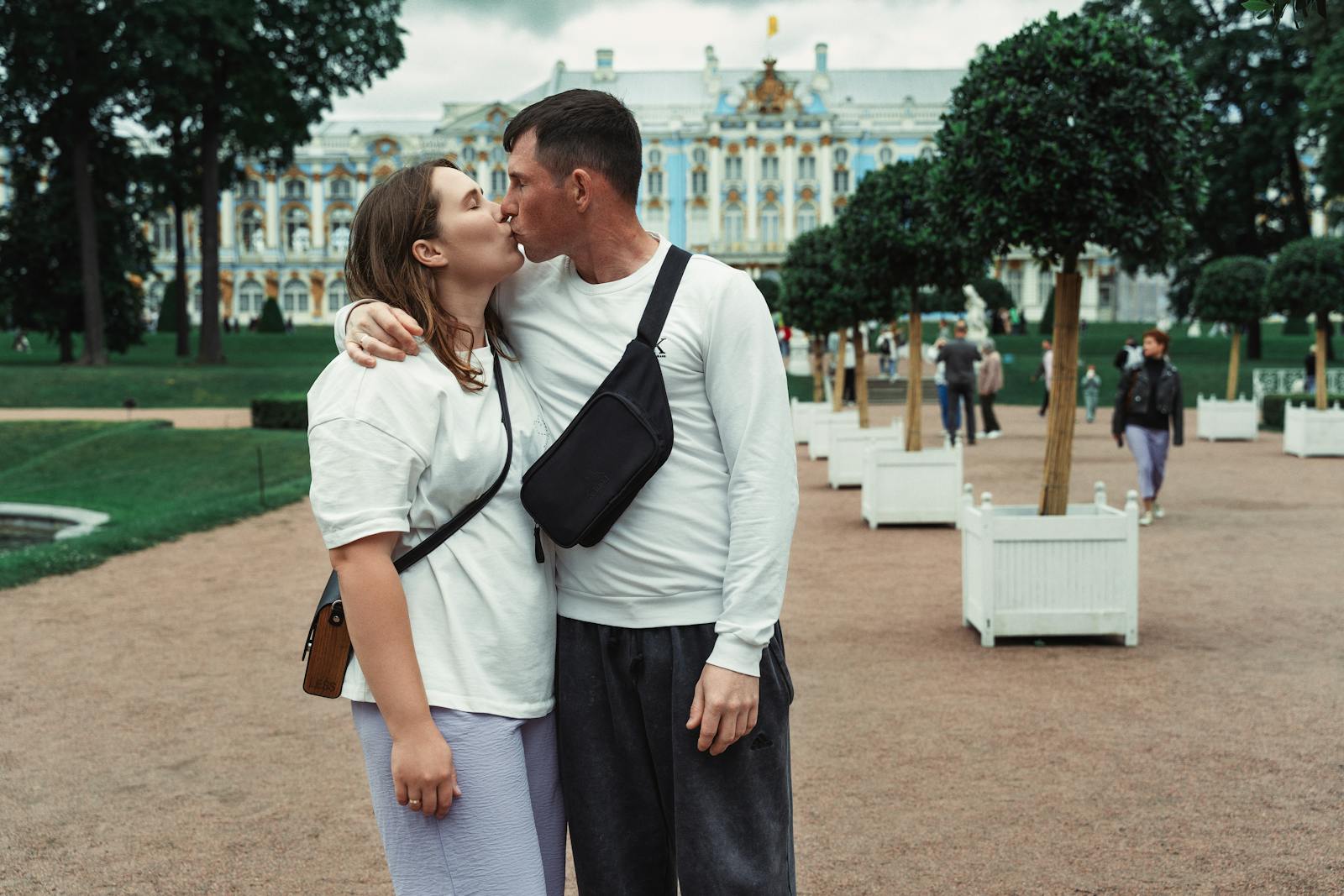 Romantic Couple Kiss Photos, Download The BEST Free Romantic Couple ...