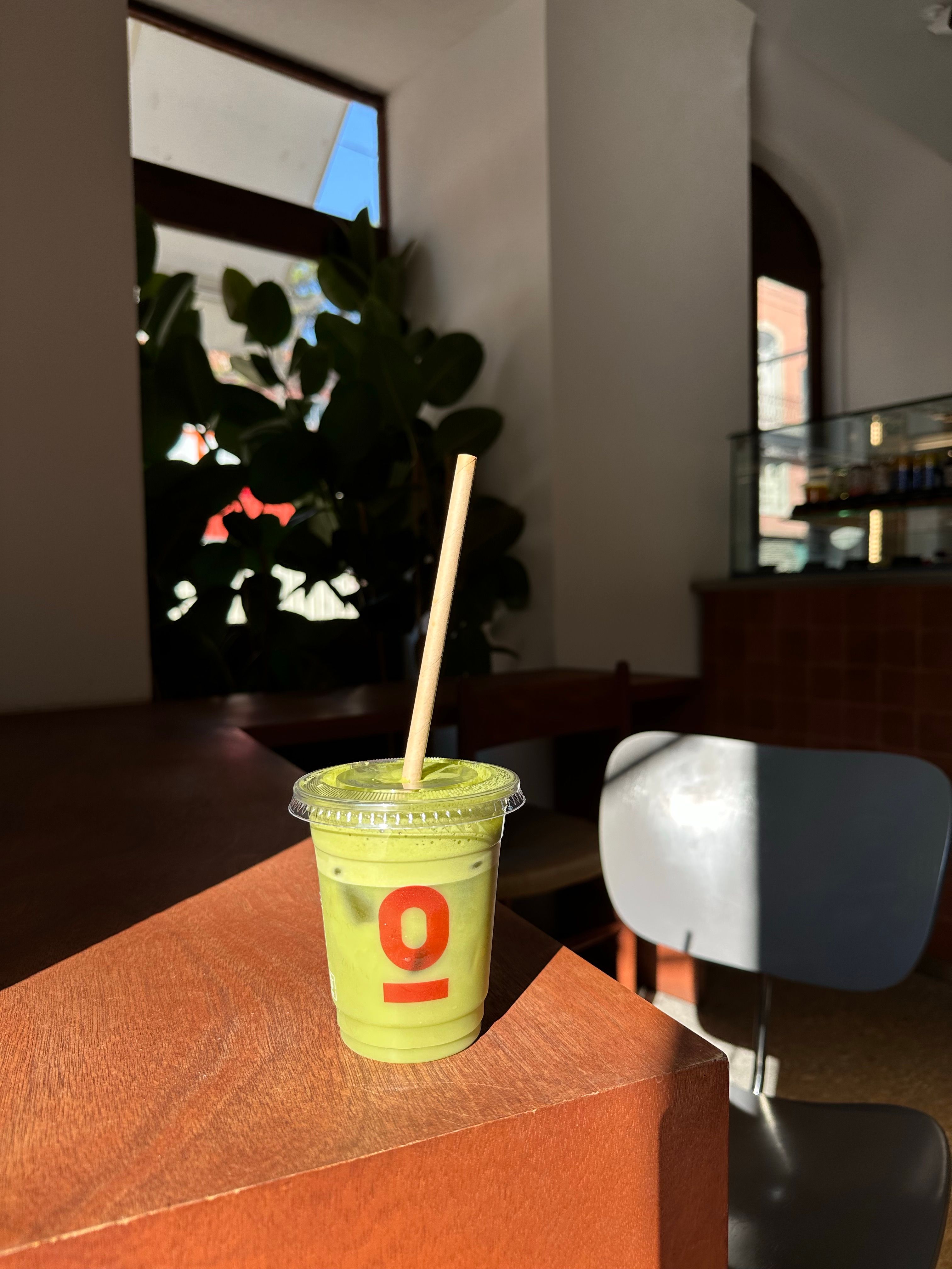 Green Smoothie in Sunlit Café Interior · Free Stock Photo