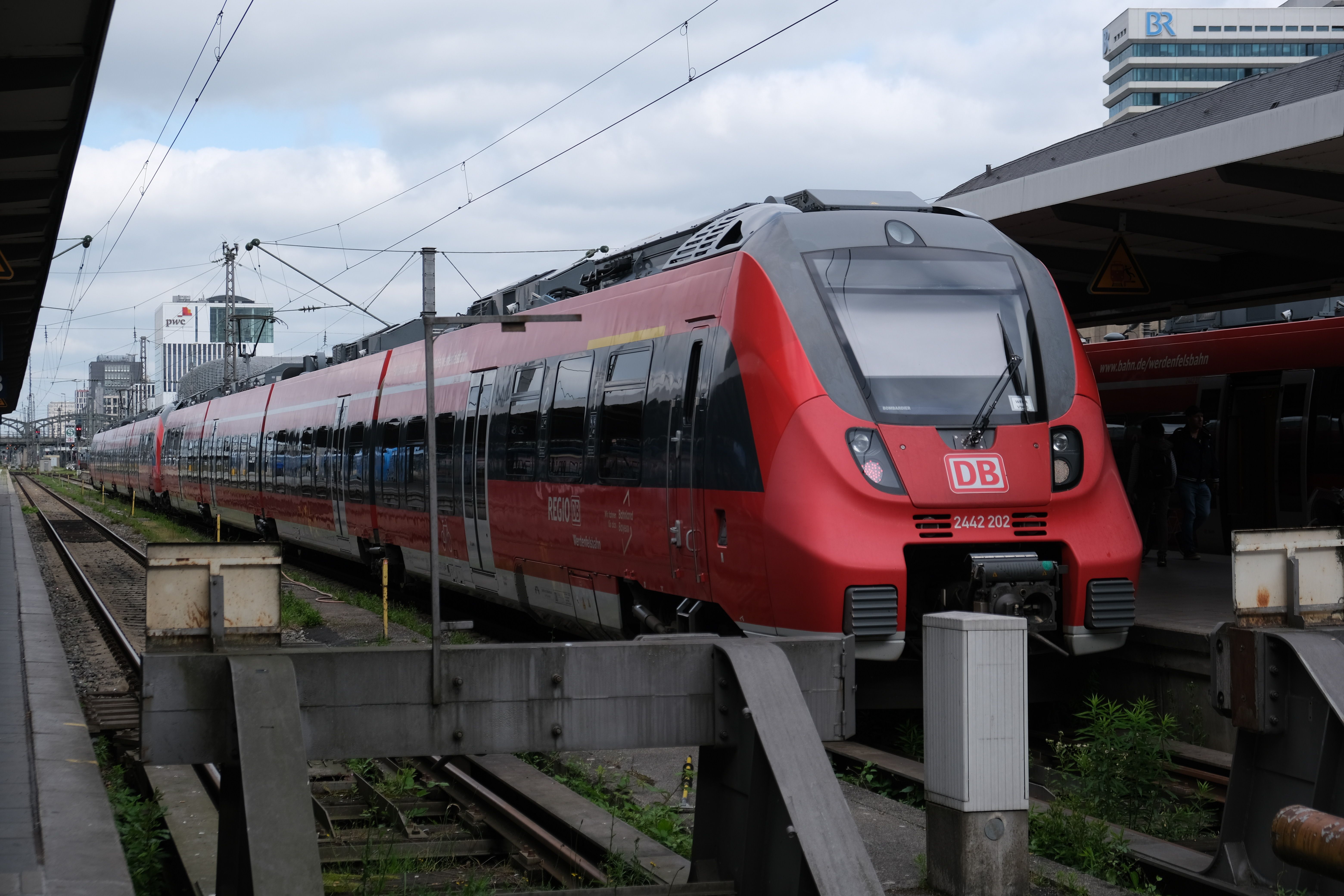 Red DB Train at German Railway Station · Free Stock Photo