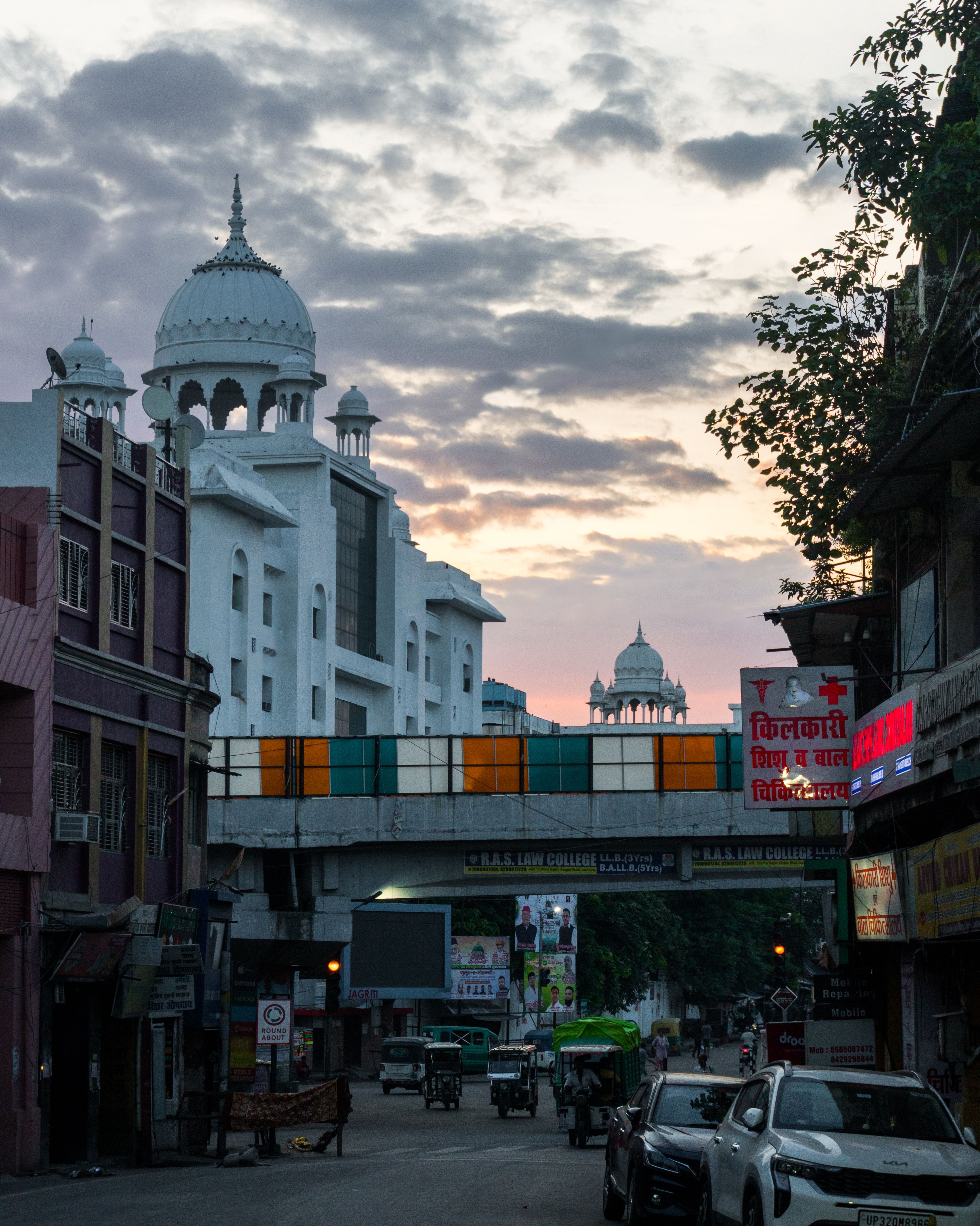 Historic Street Scene at Dusk in Lucknow, India · Free Stock Photo