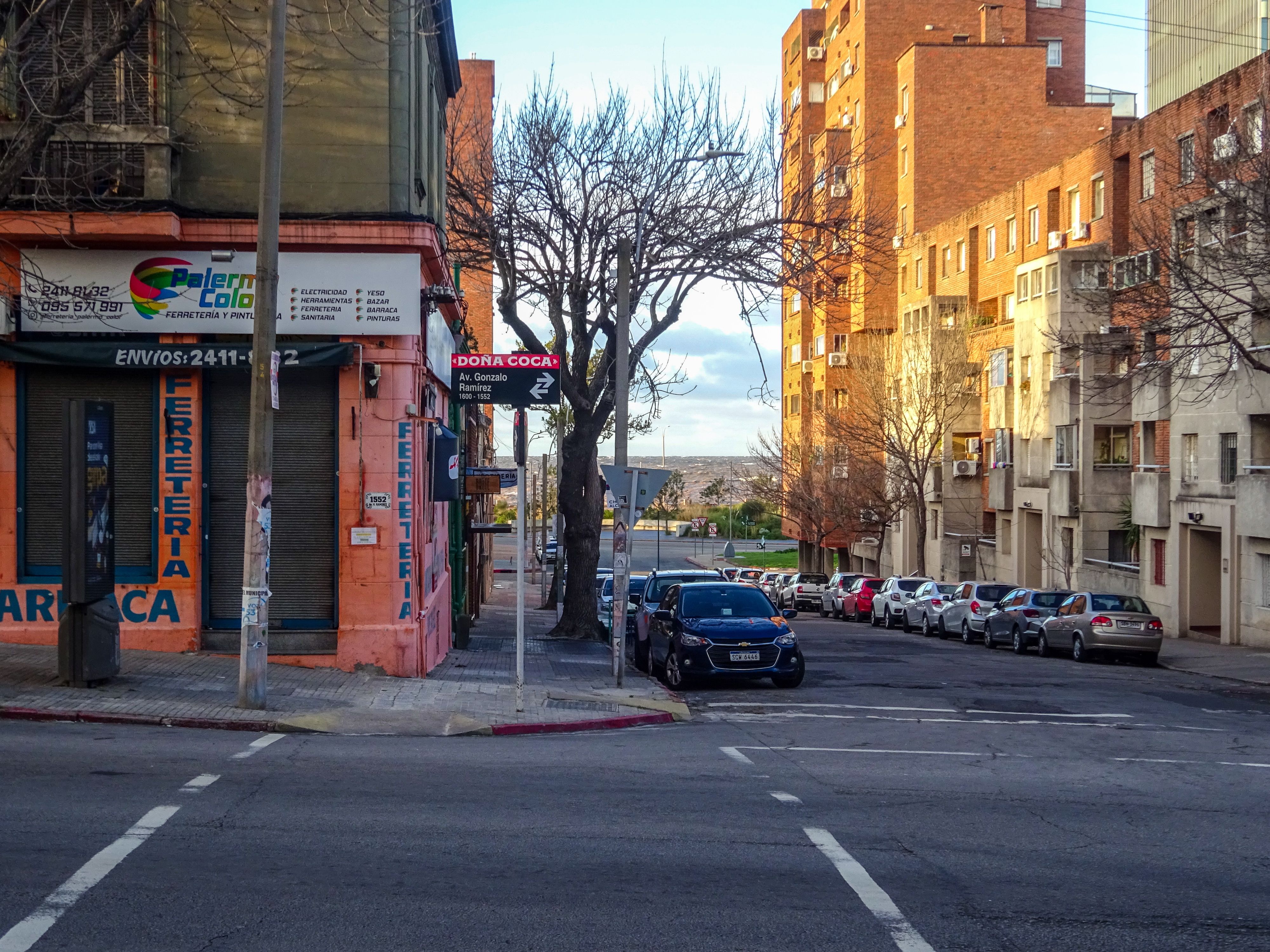 Urban Street Scene in Montevideo, Uruguay · Free Stock Photo