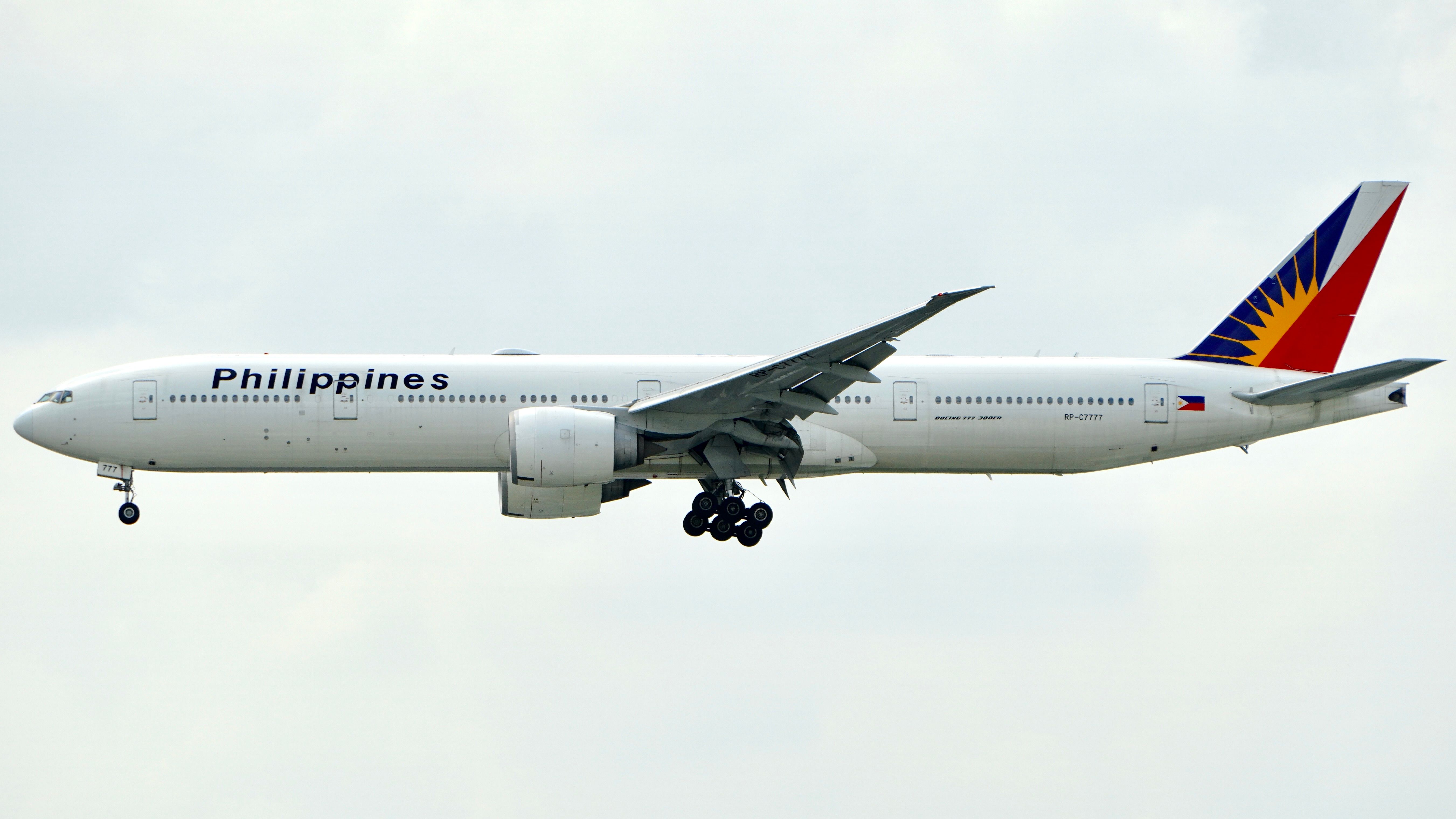 Philippine Airlines Boeing 777 in Flight · Free Stock Photo