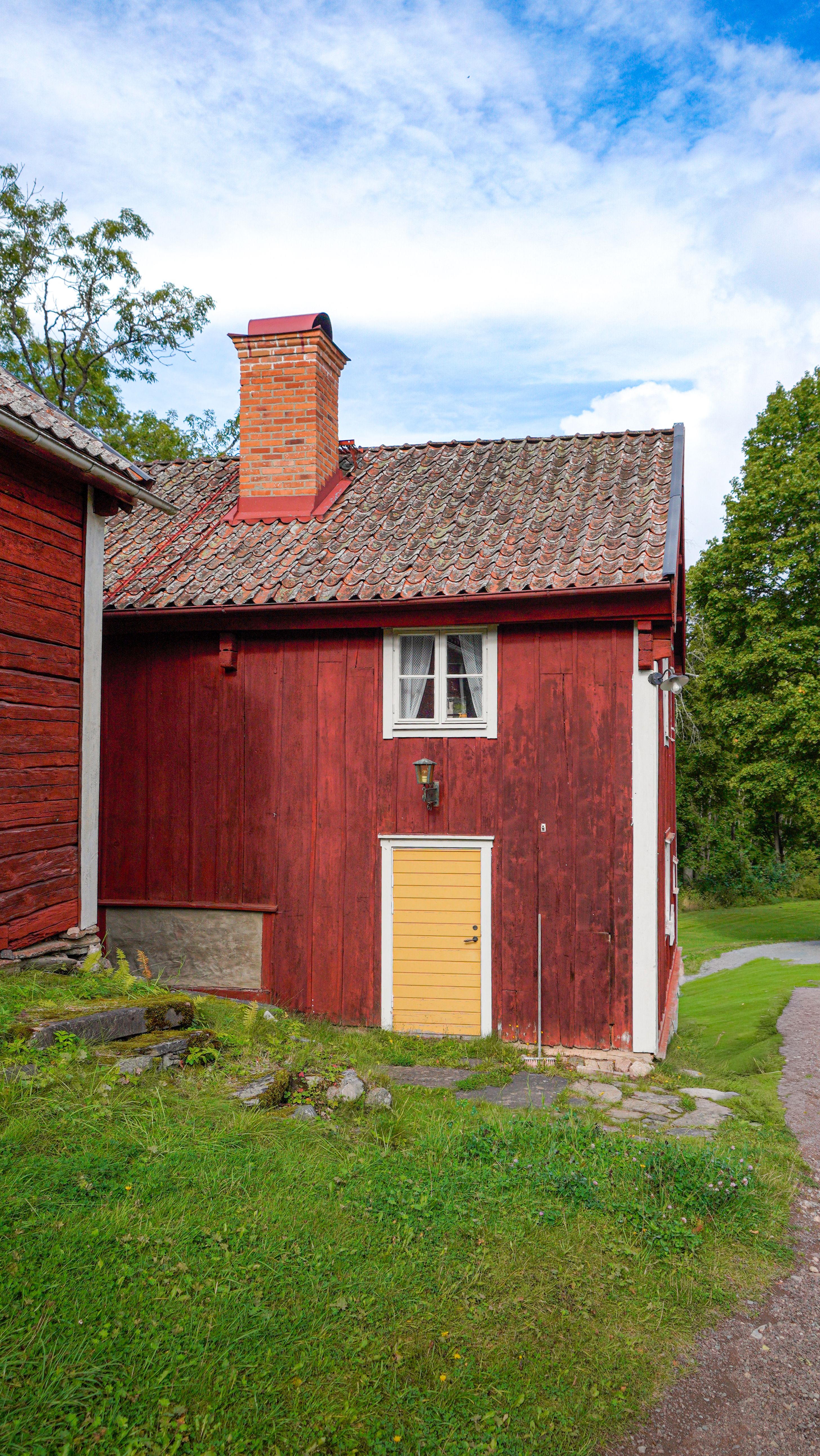 Traditional Swedish Red House in Countryside · Free Stock Photo