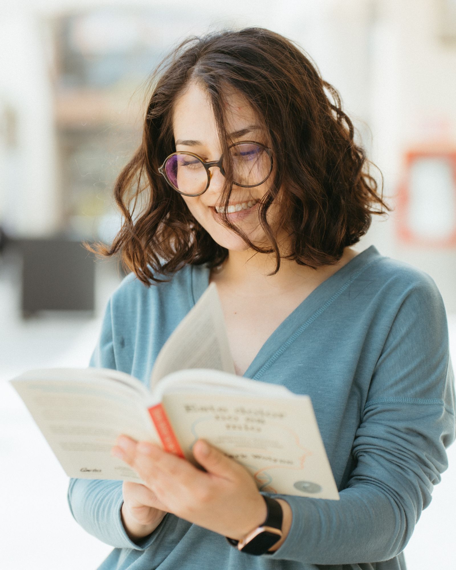 Person Reading A Book Photos, Download The BEST Free Person Reading A ...