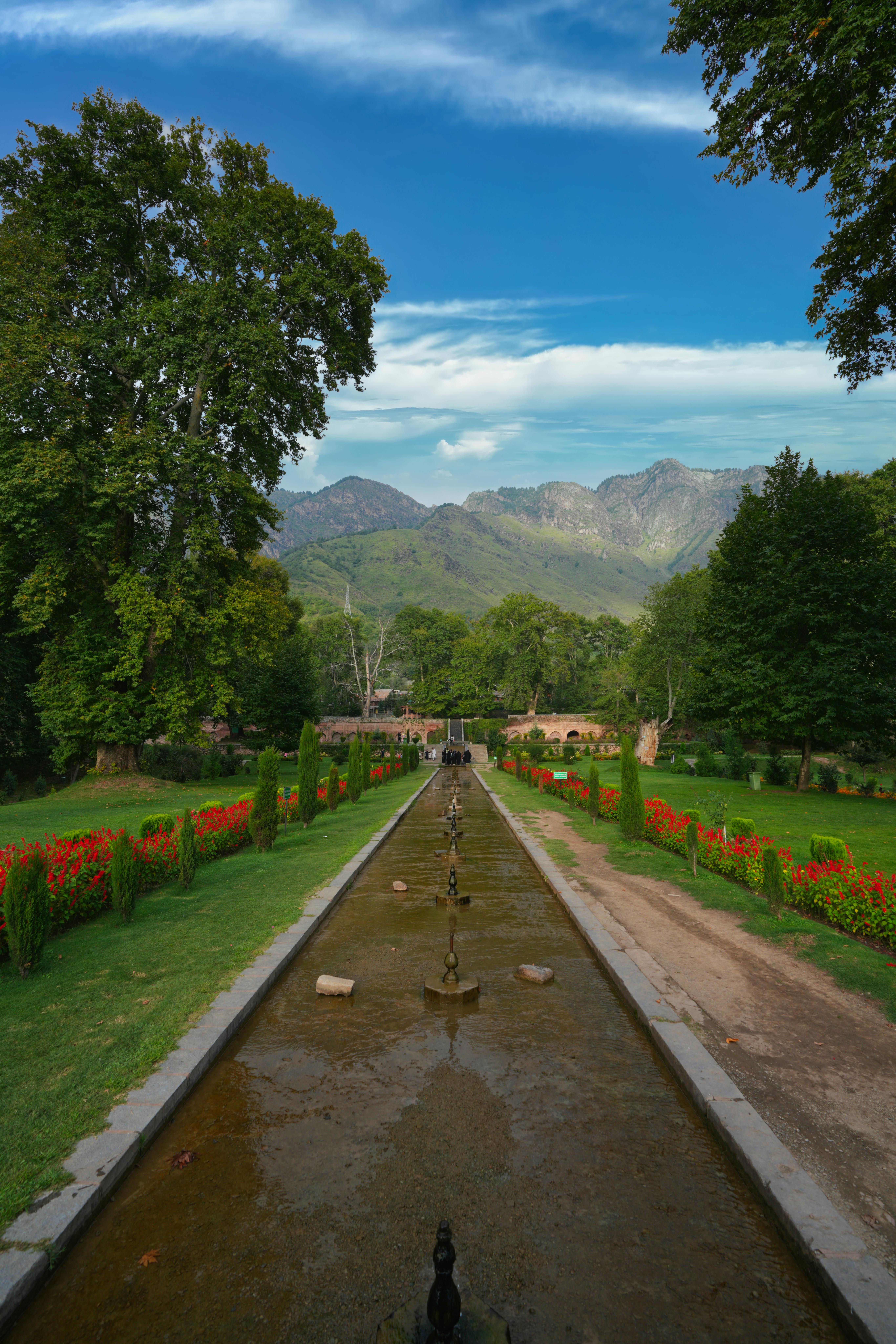 Nishat Garden in Jammu and Kashmir: Scenic View · Free Stock Photo