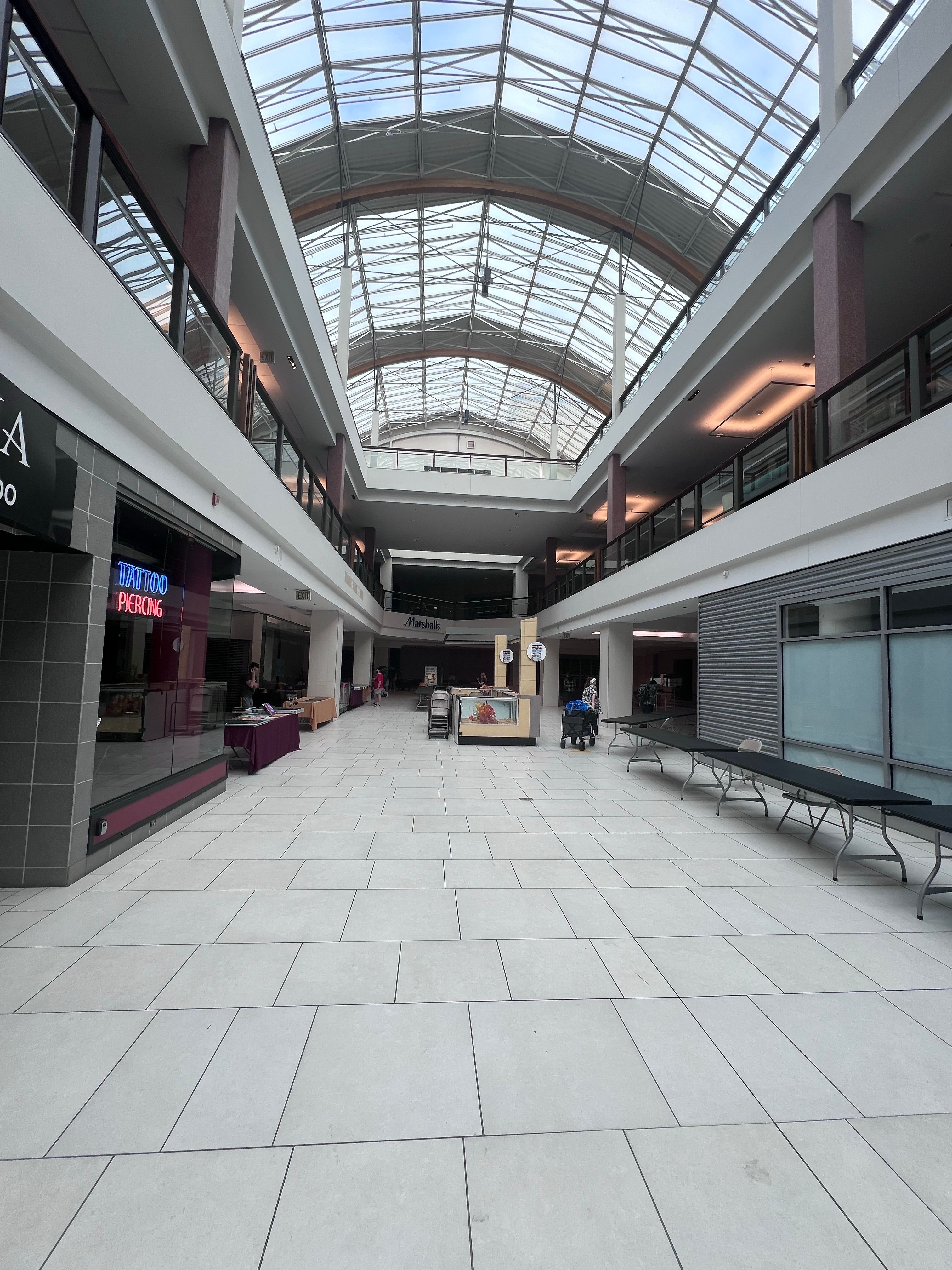 Spacious Interior of Empty Portland Mall · Free Stock Photo