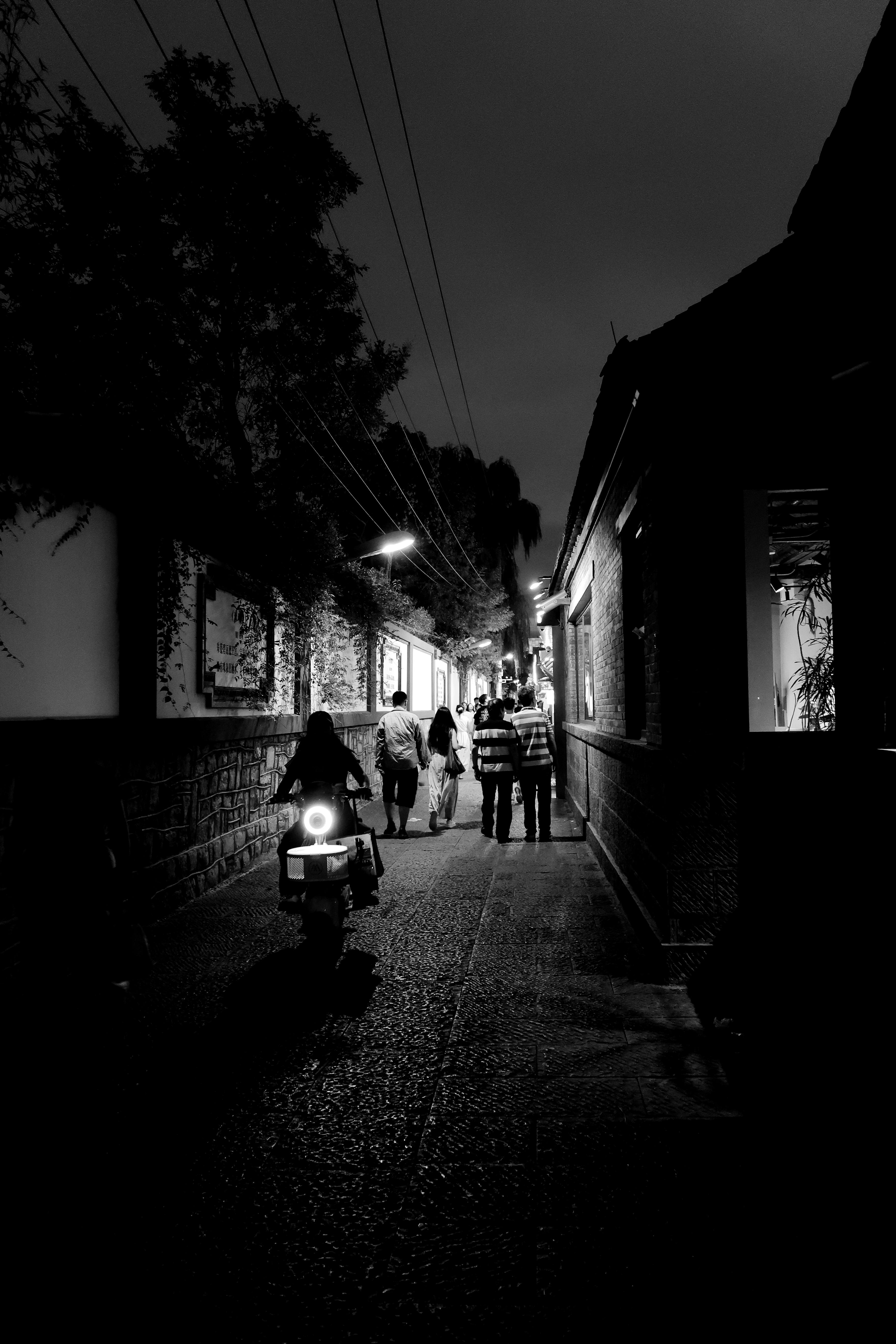 Robust Lantern At Night Photos, Download The BEST Free Robust Lantern ...