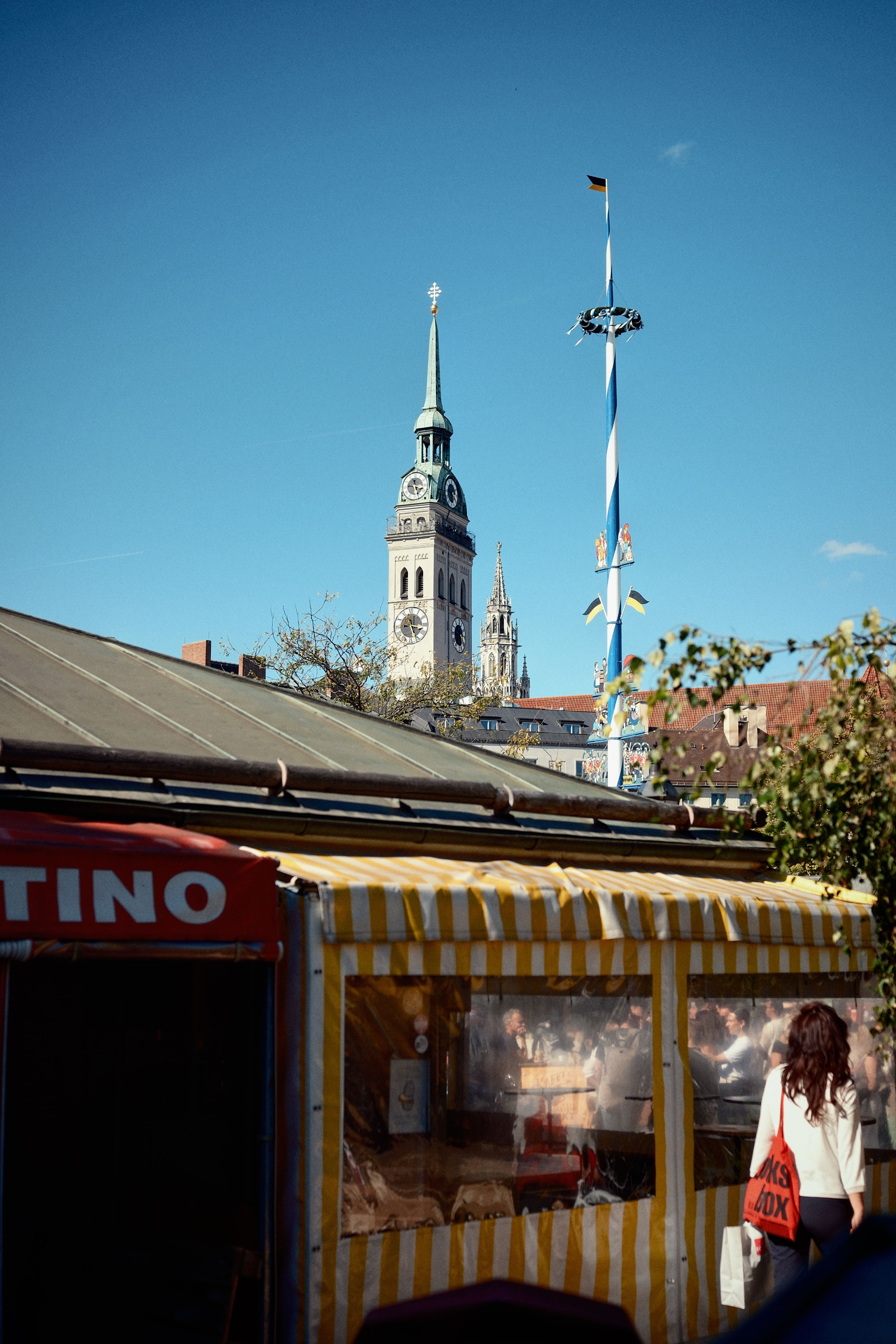 Charming Munich Street Scene with Church Tower · Free Stock Photo