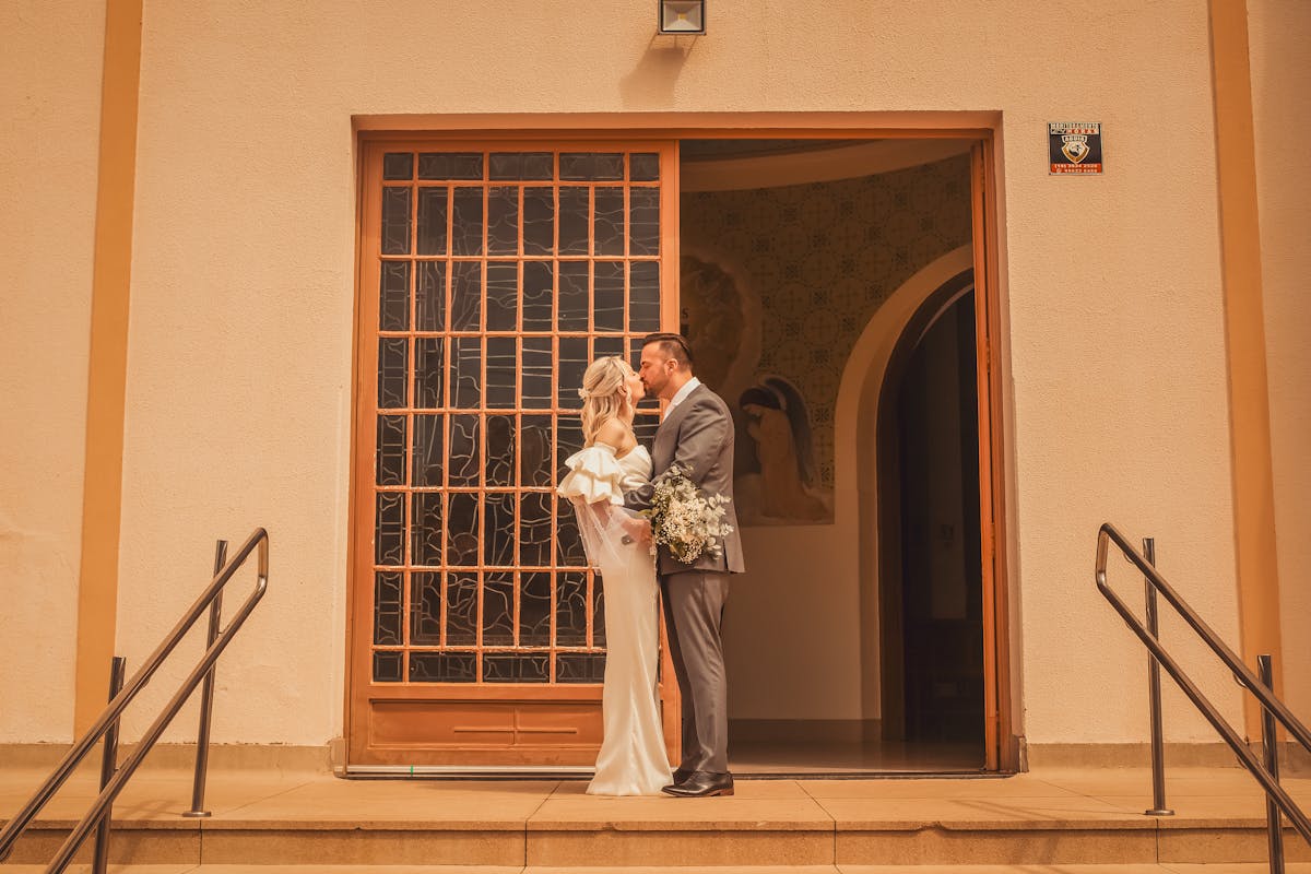 Romantic Couple Kiss Photos, Download The BEST Free Romantic Couple ...