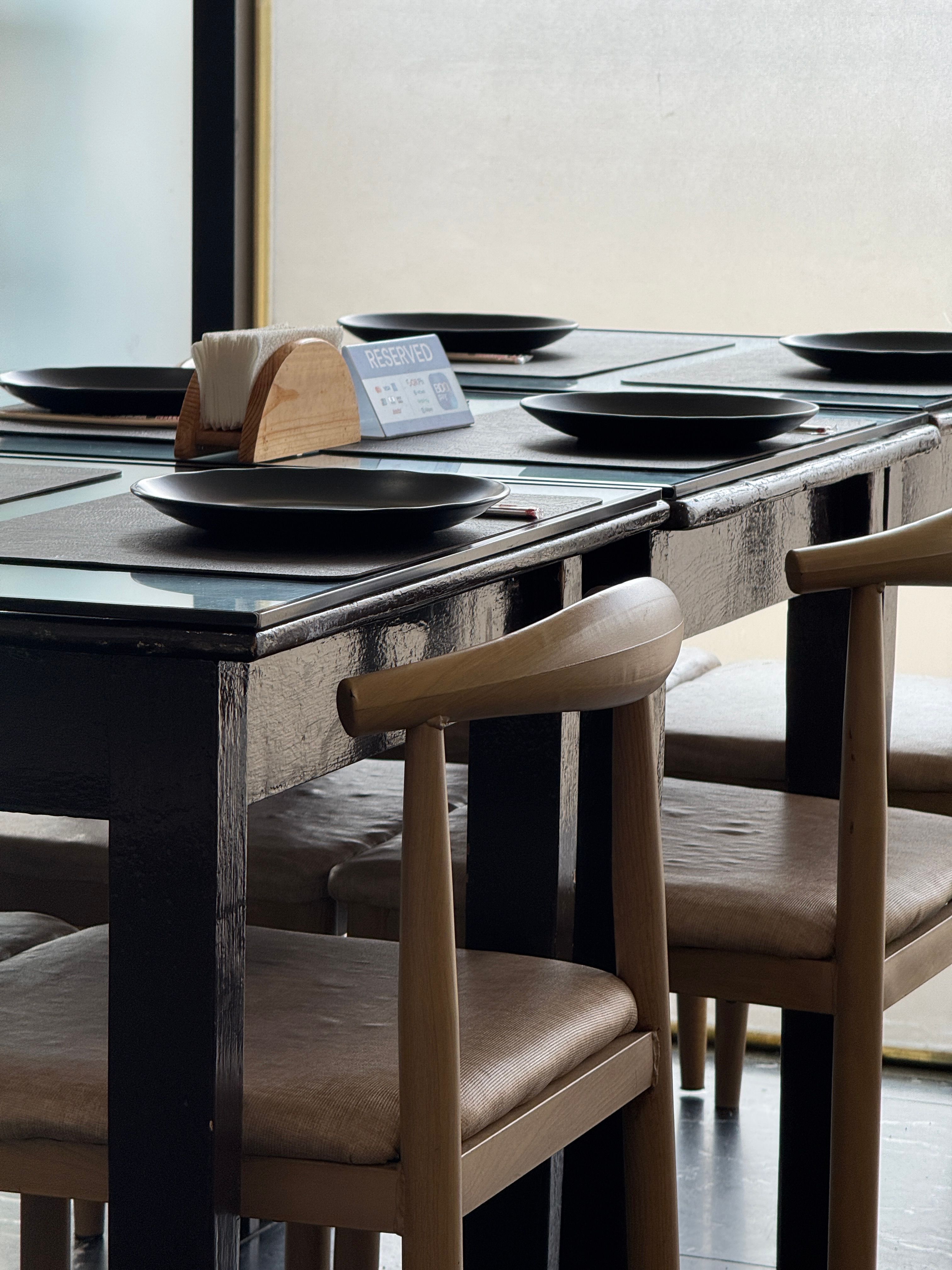 Elegant Dining Setup in Modern Restaurant · Free Stock Photo