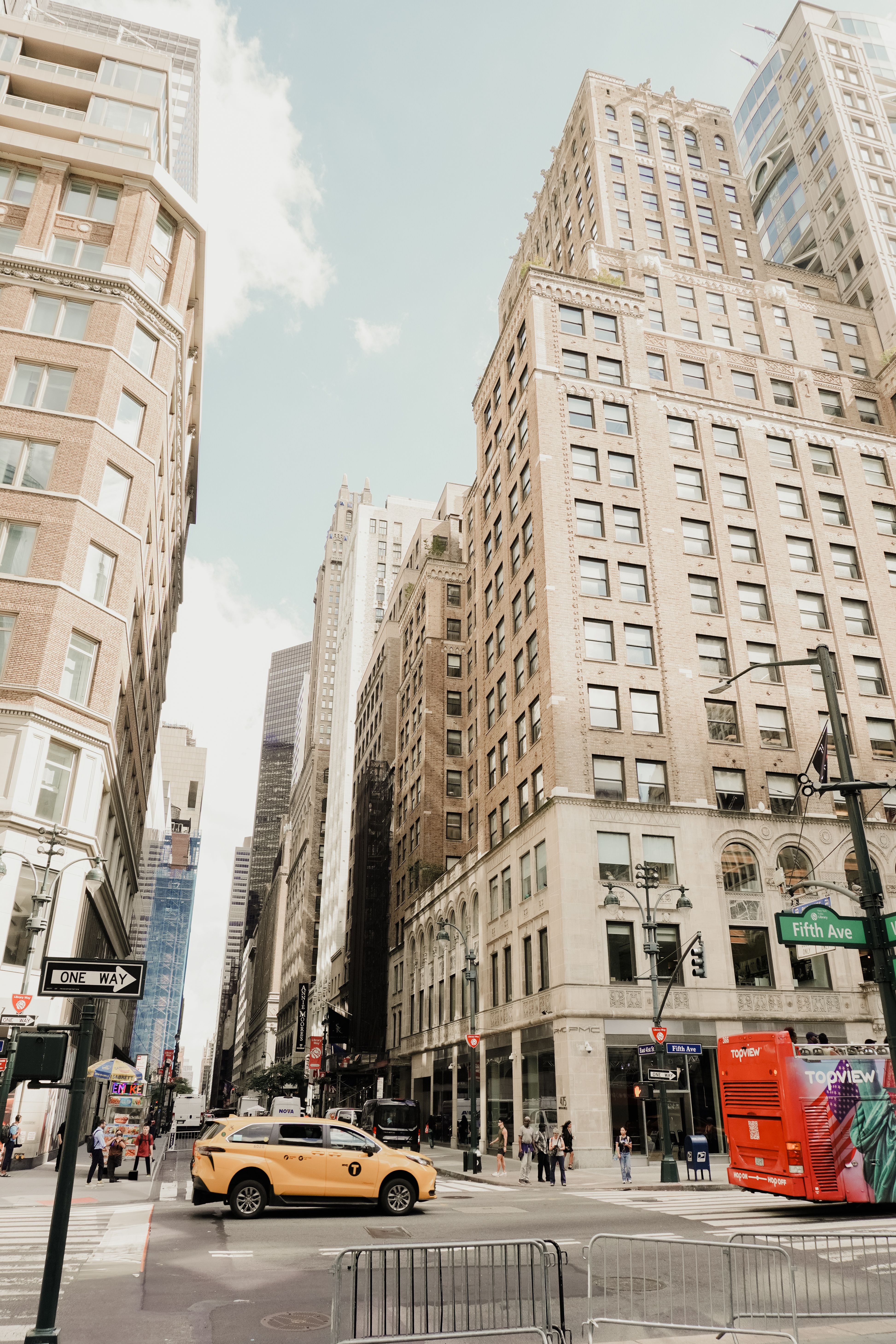 Busy New York City Intersection with Skyscrapers · Free Stock Photo