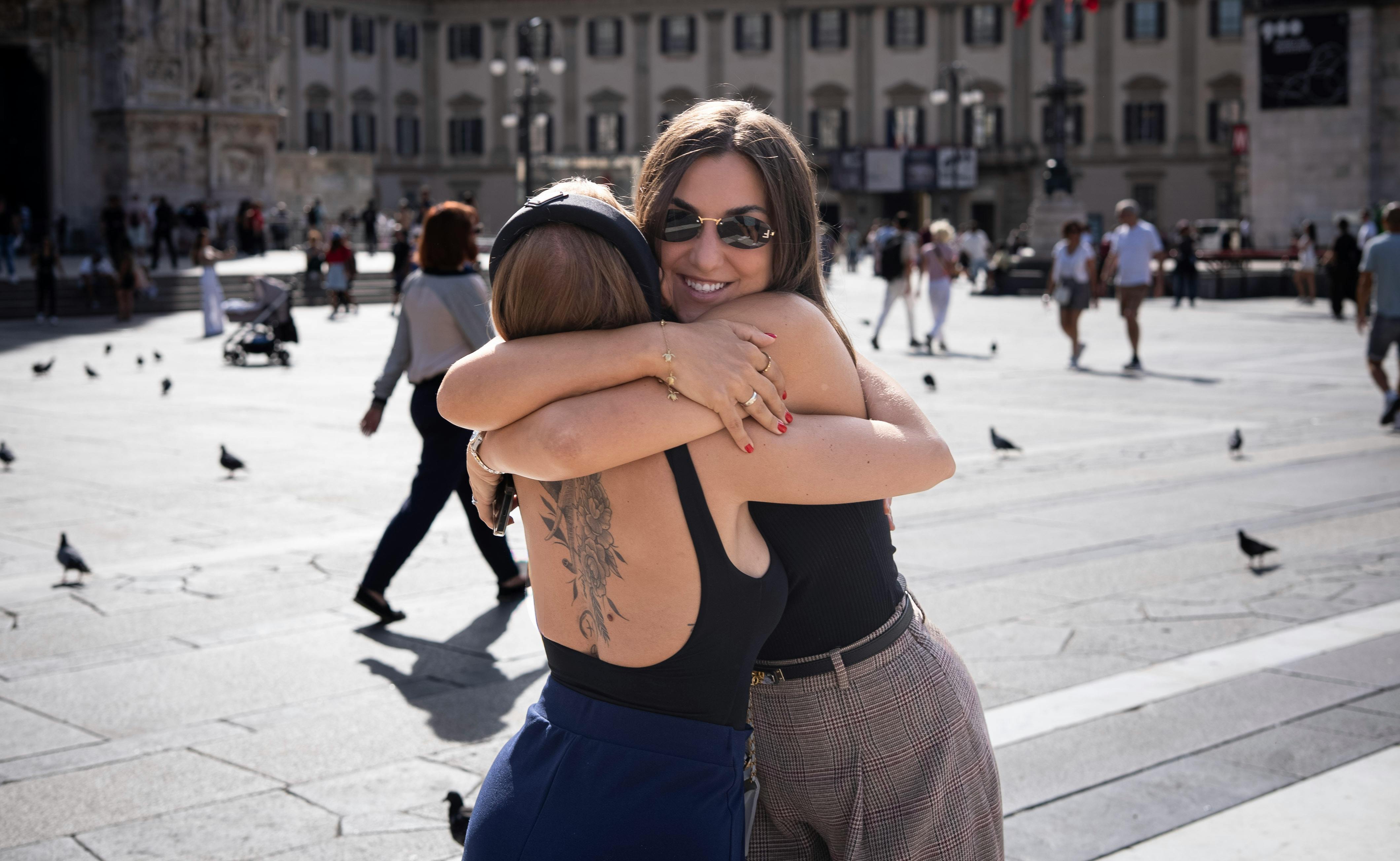 Couple Hug Photos, Download The BEST Free Couple Hug Stock Photos & HD ...