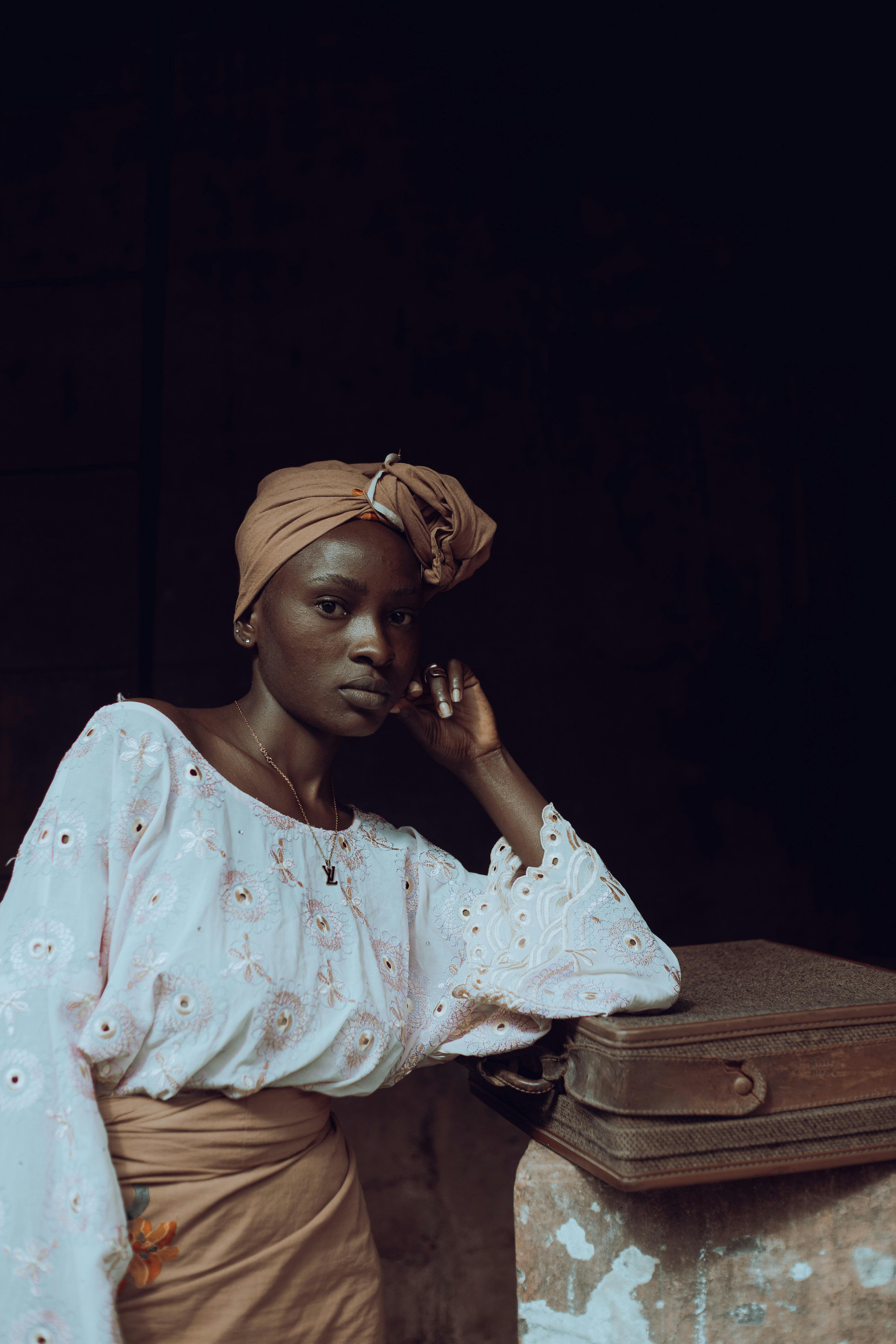 800 000+ Femmes+nues+et+habillées+en+photos banque d’images et photos libres de droit ...