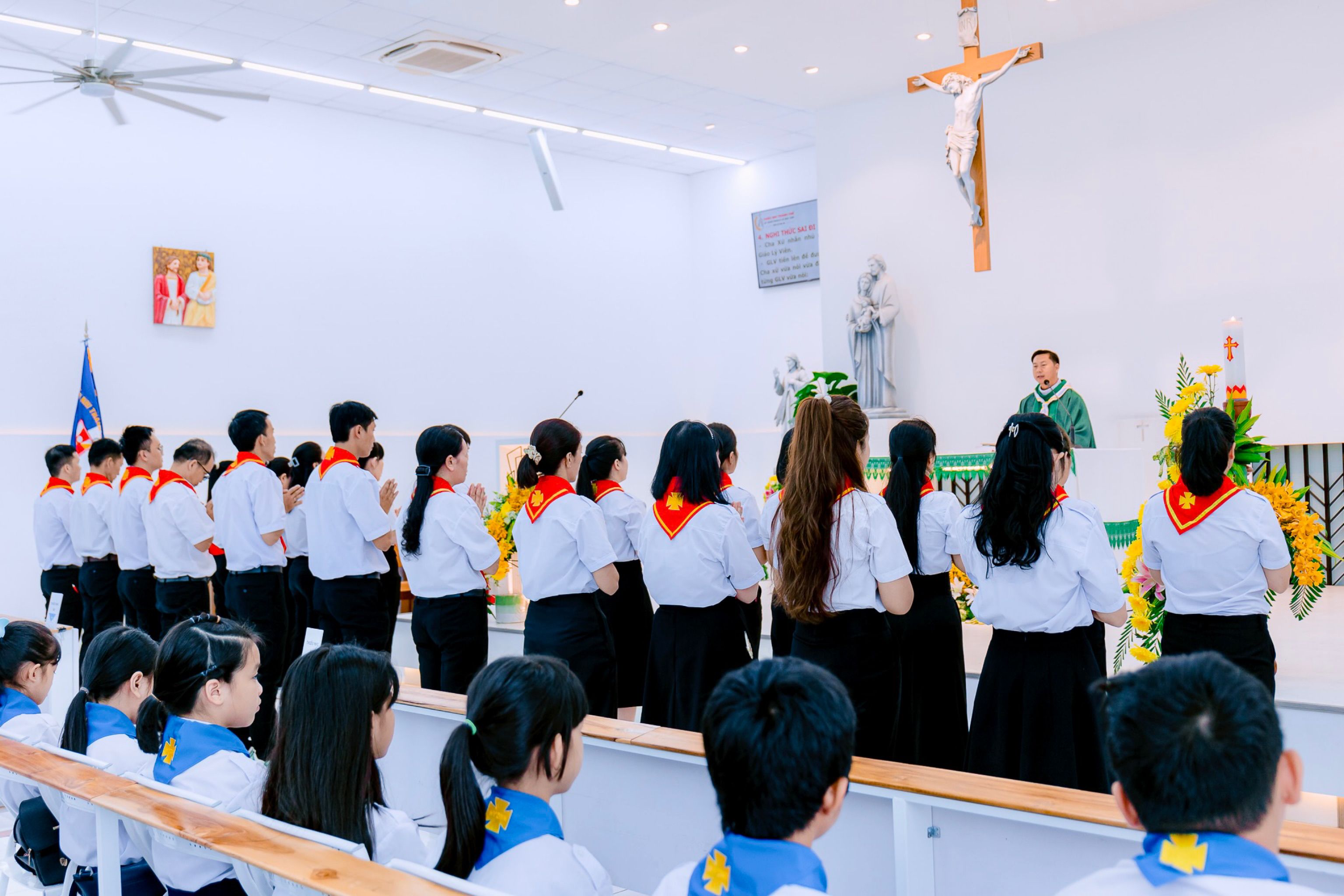 Catholic Community Event Photos, Download The BEST Free Catholic ...