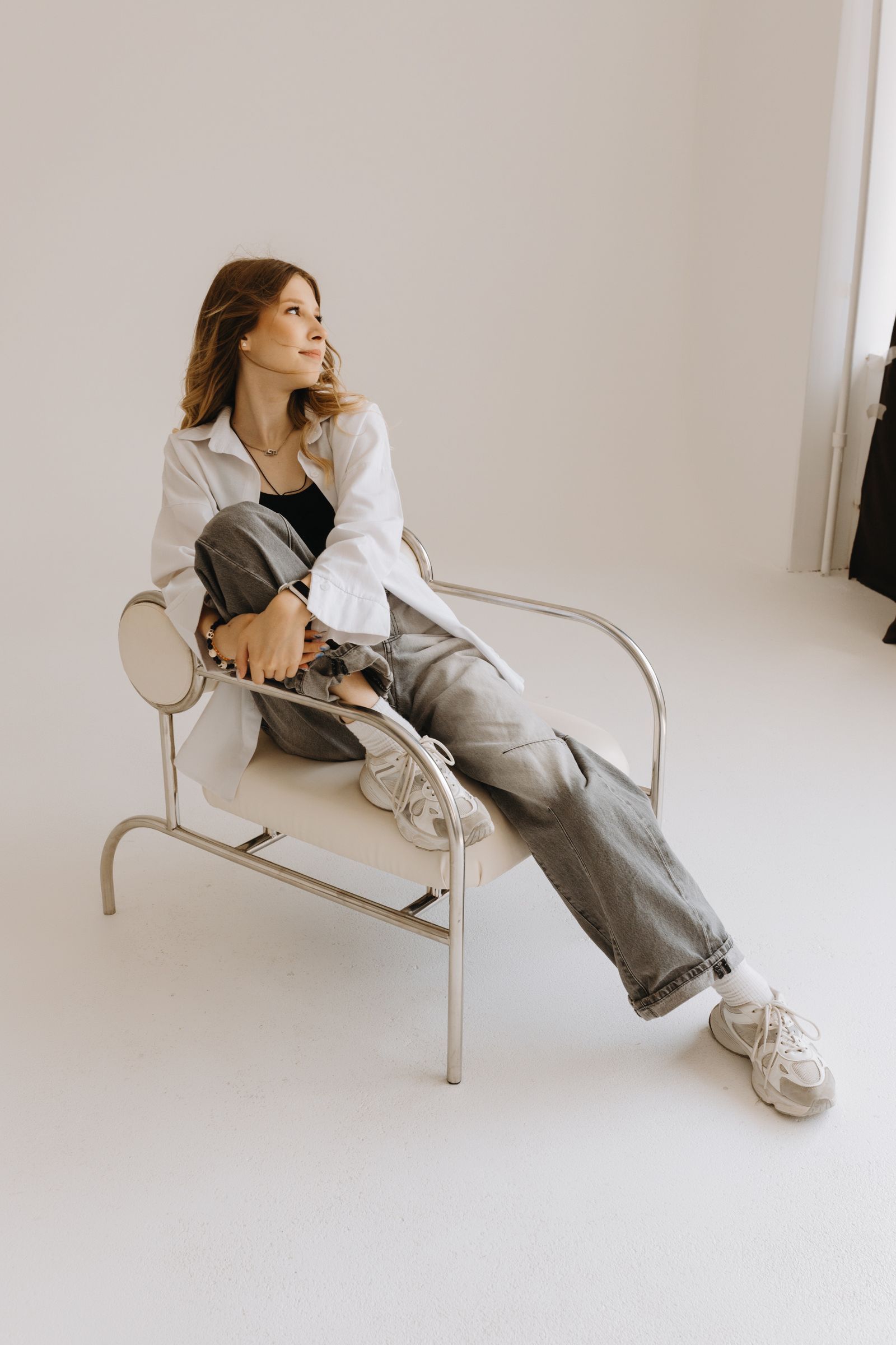 Woman Sitting Photos, Download The BEST Free Woman Sitting Stock Photos ...