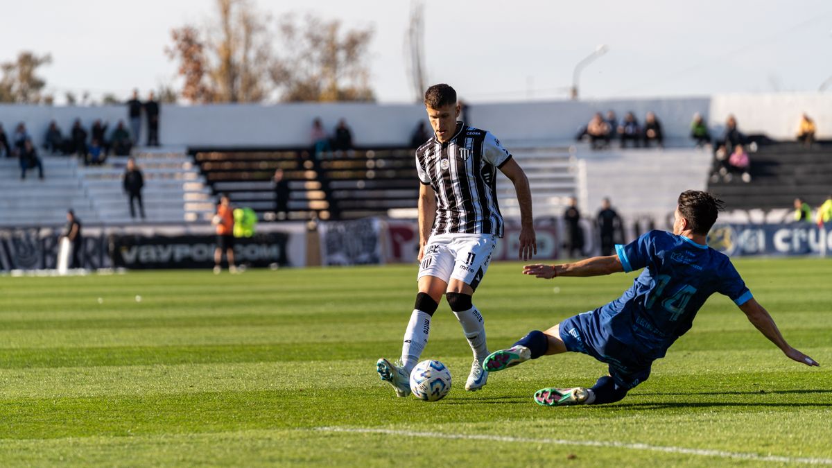 Football Action Photos, Download The BEST Free Football Action Stock ...