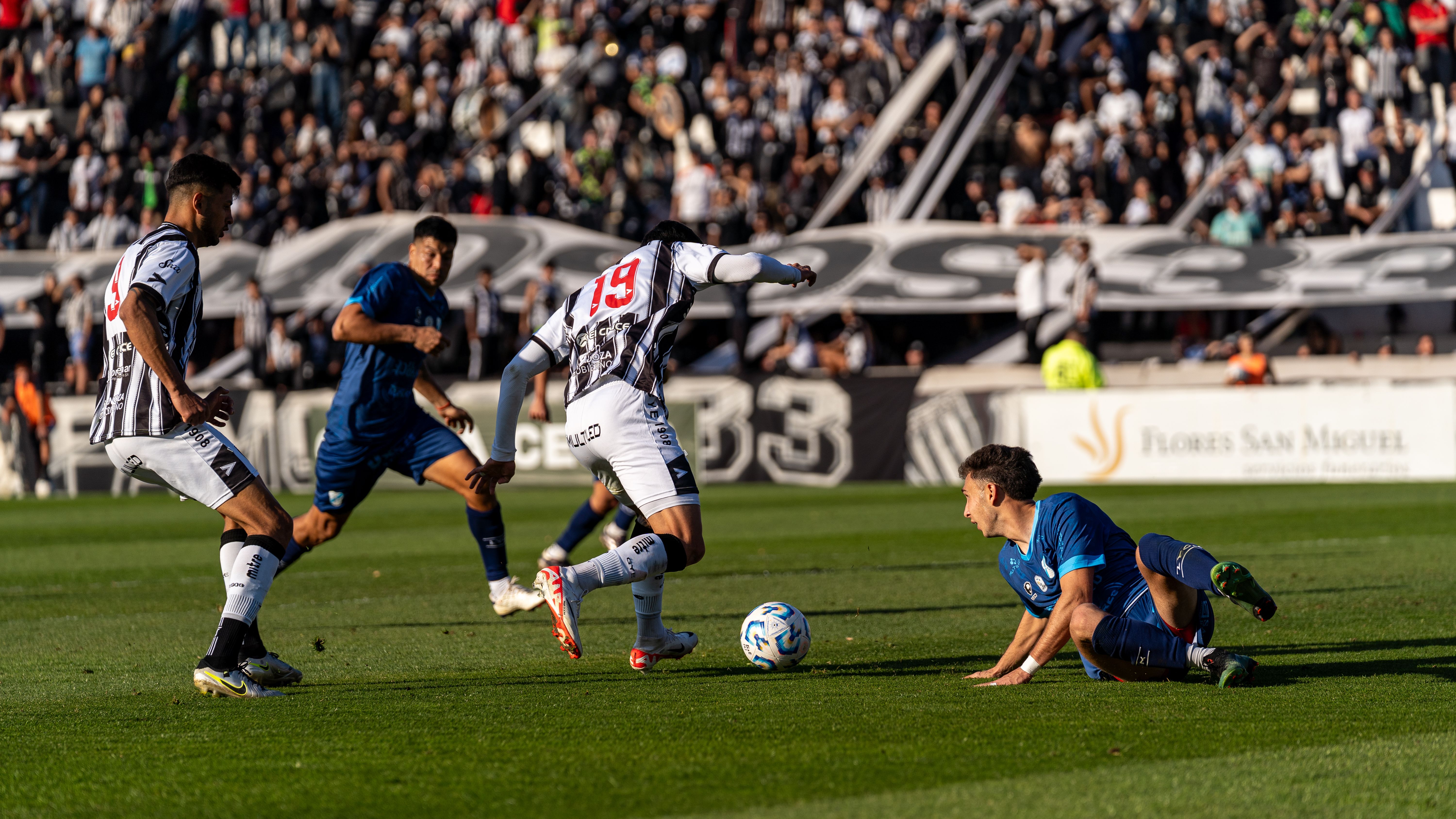 Dynamic Football Match Action on the Field · Free Stock Photo
