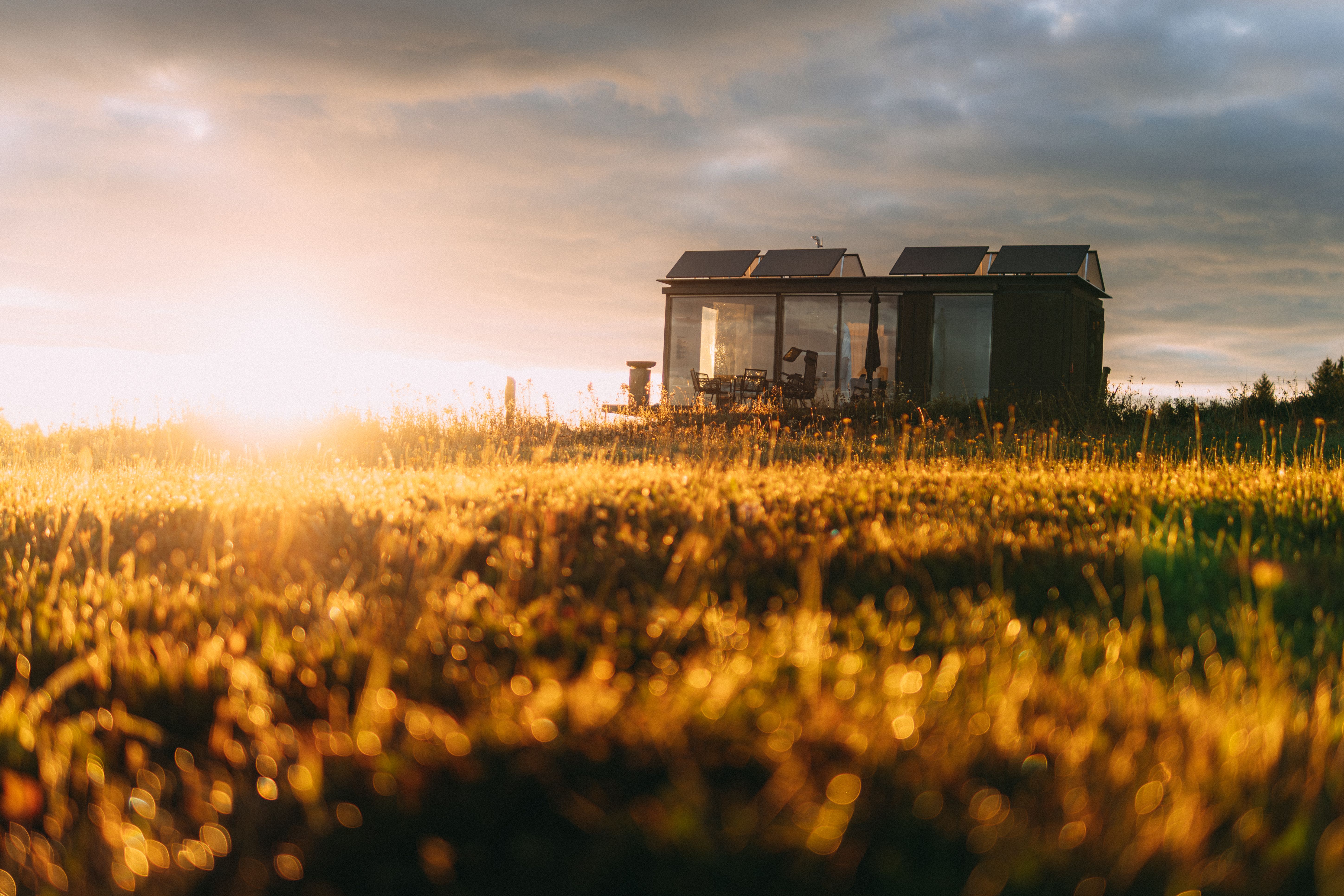 Cozy Tiny House at Sunset with Solar Panels · Free Stock Photo