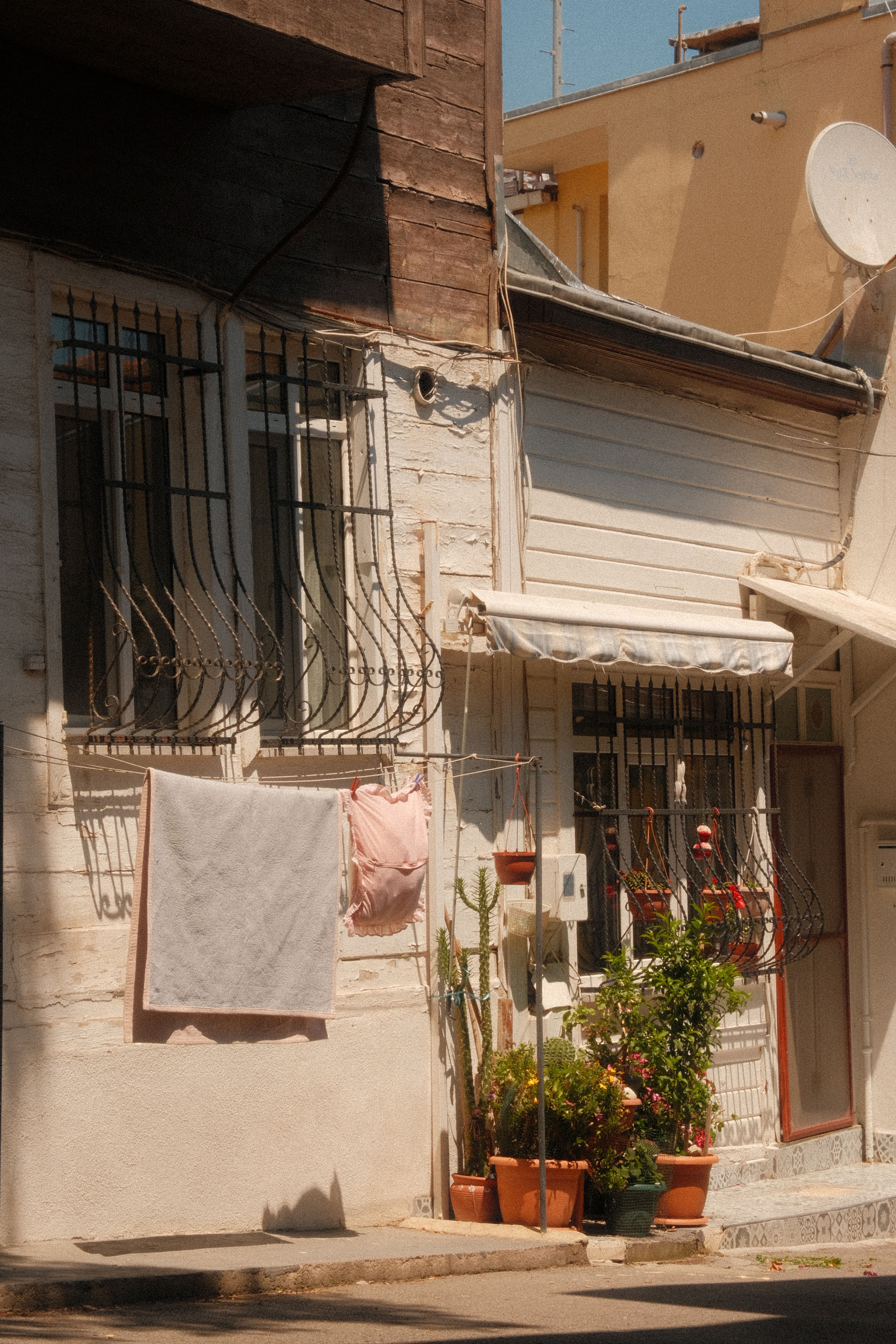 Laundry At Home Photos, Download The BEST Free Laundry At Home Stock ...