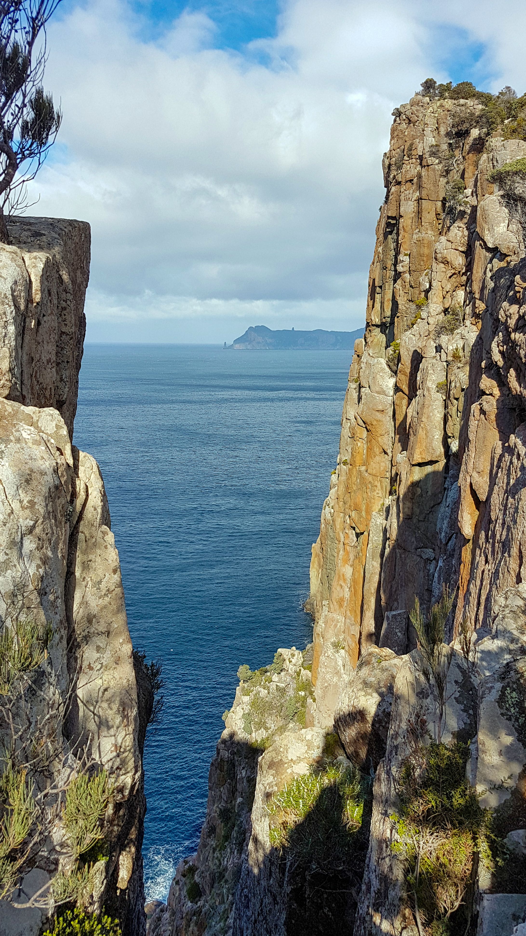 Stunning Coastal Cliffs in Tasmania, Australia · Free Stock Photo