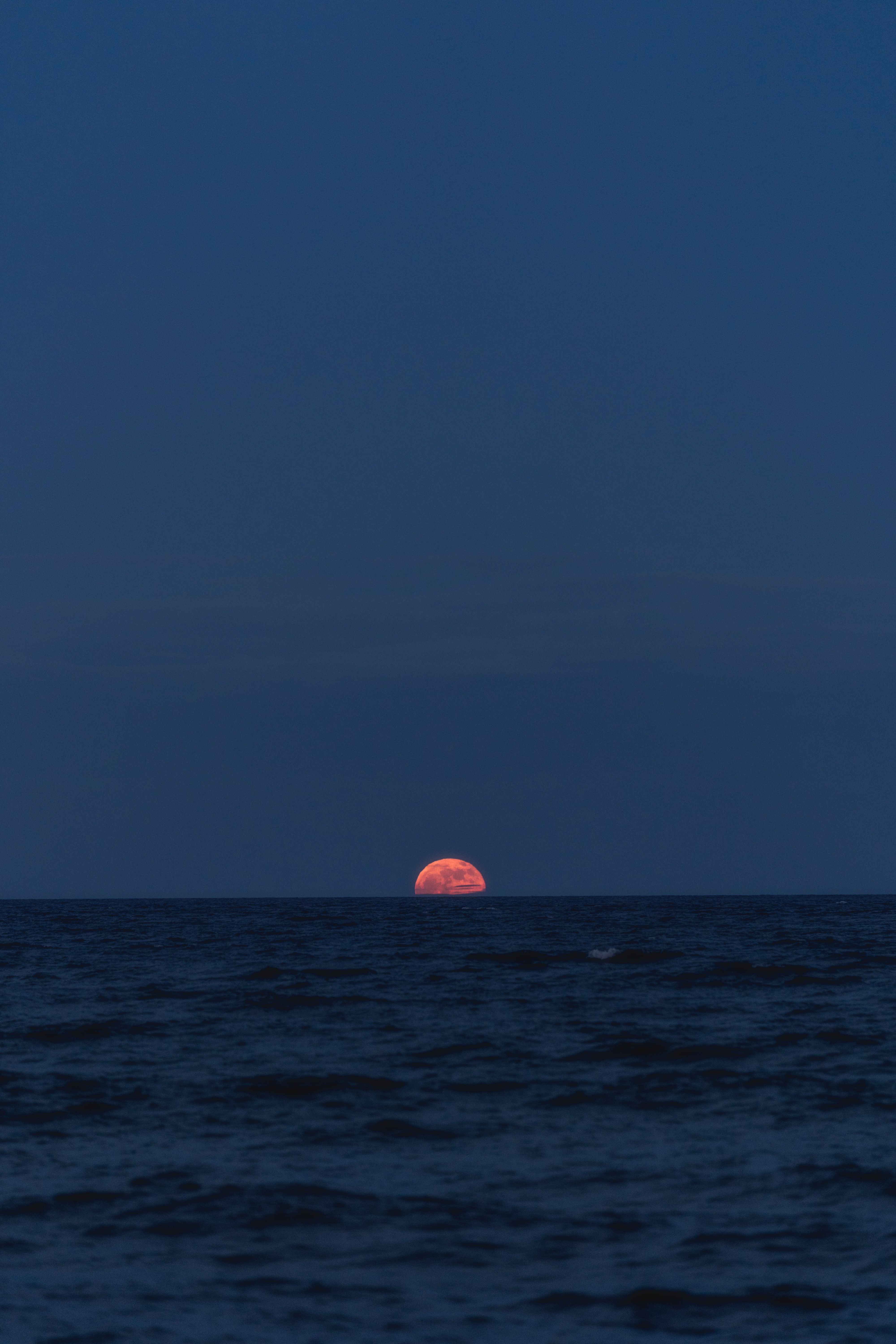 Moonrise Over Ocean in Akumal, México · Free Stock Photo