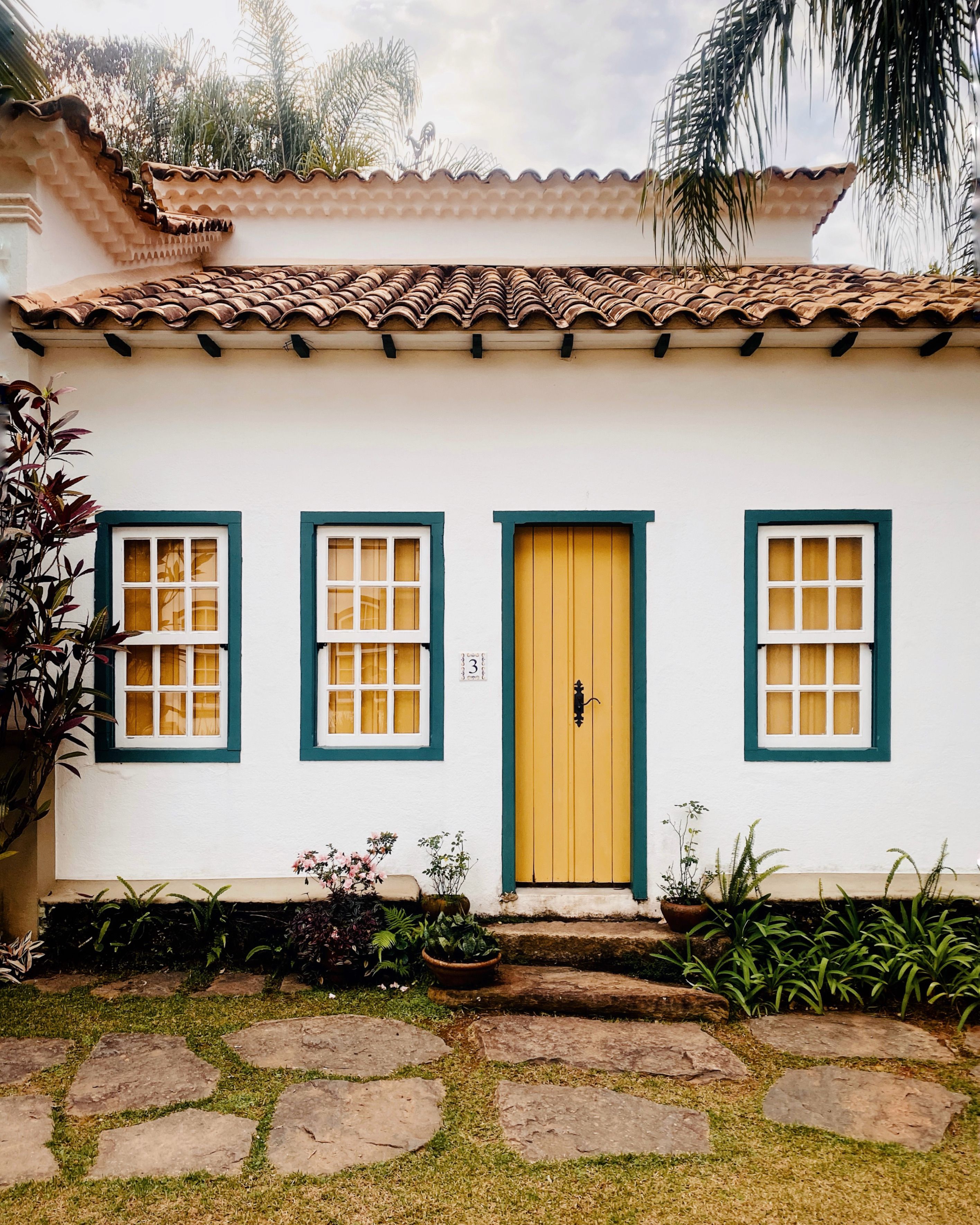 Charming Colonial House with Yellow Door · Free Stock Photo