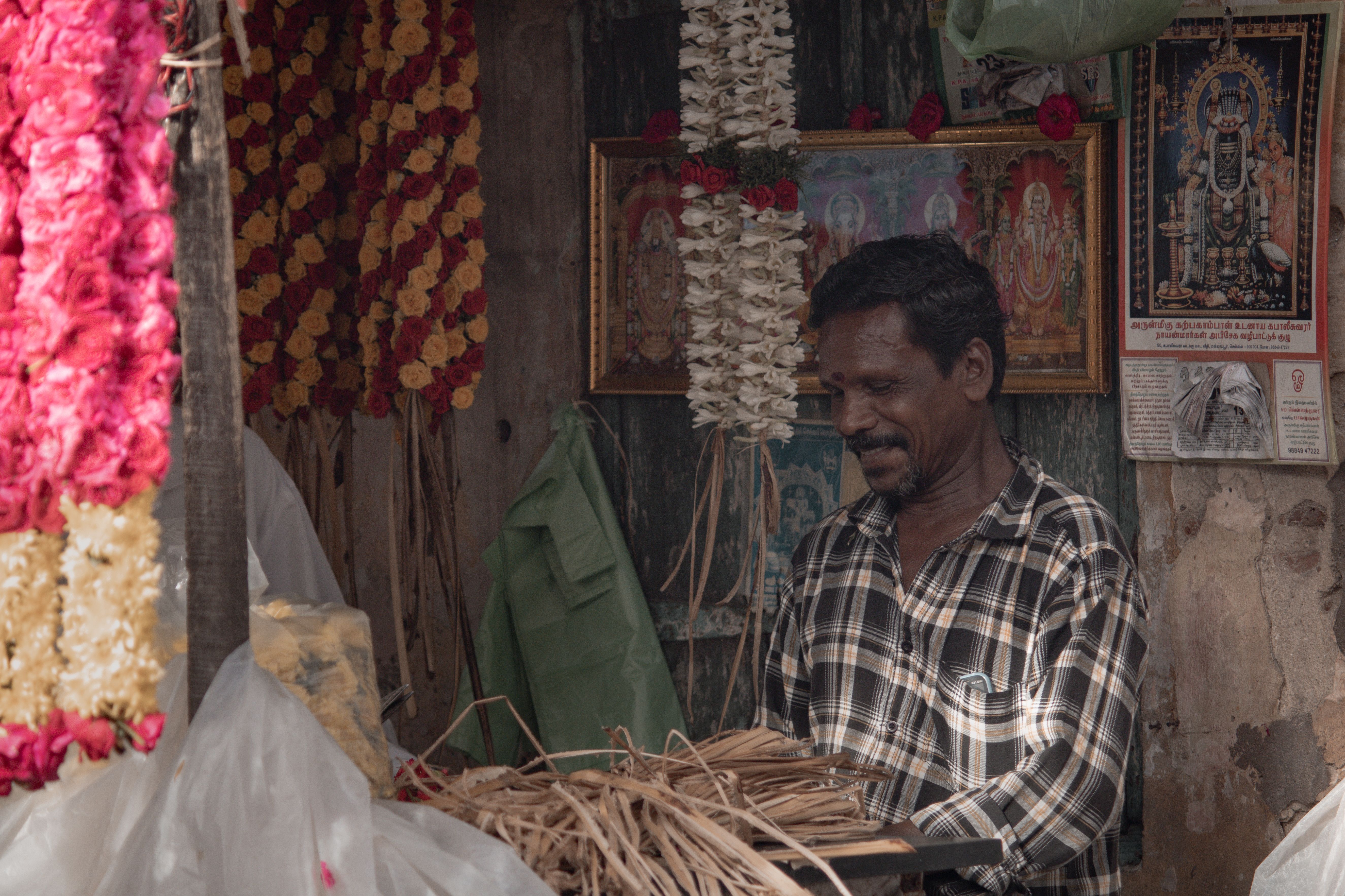 Traditional Flower Vendor in Puducherry Market · Free Stock Photo