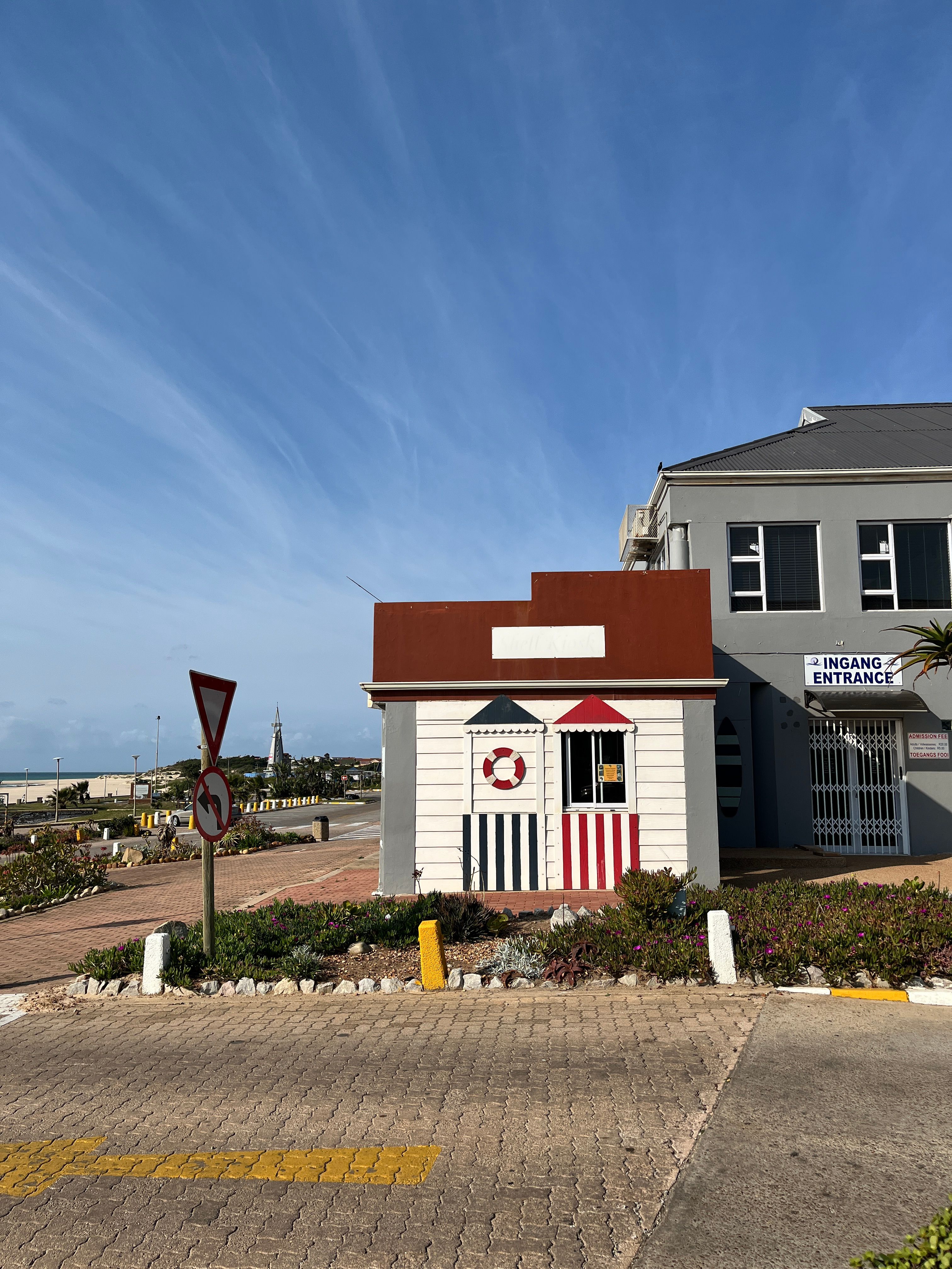Colorful Lifeguard Building by the Sea · Free Stock Photo