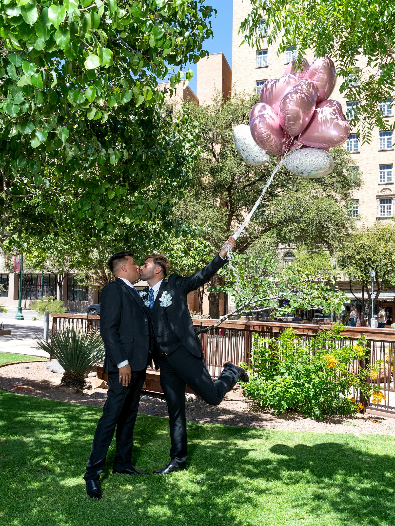 Romantic Couple Kiss Photos, Download The BEST Free Romantic Couple ...