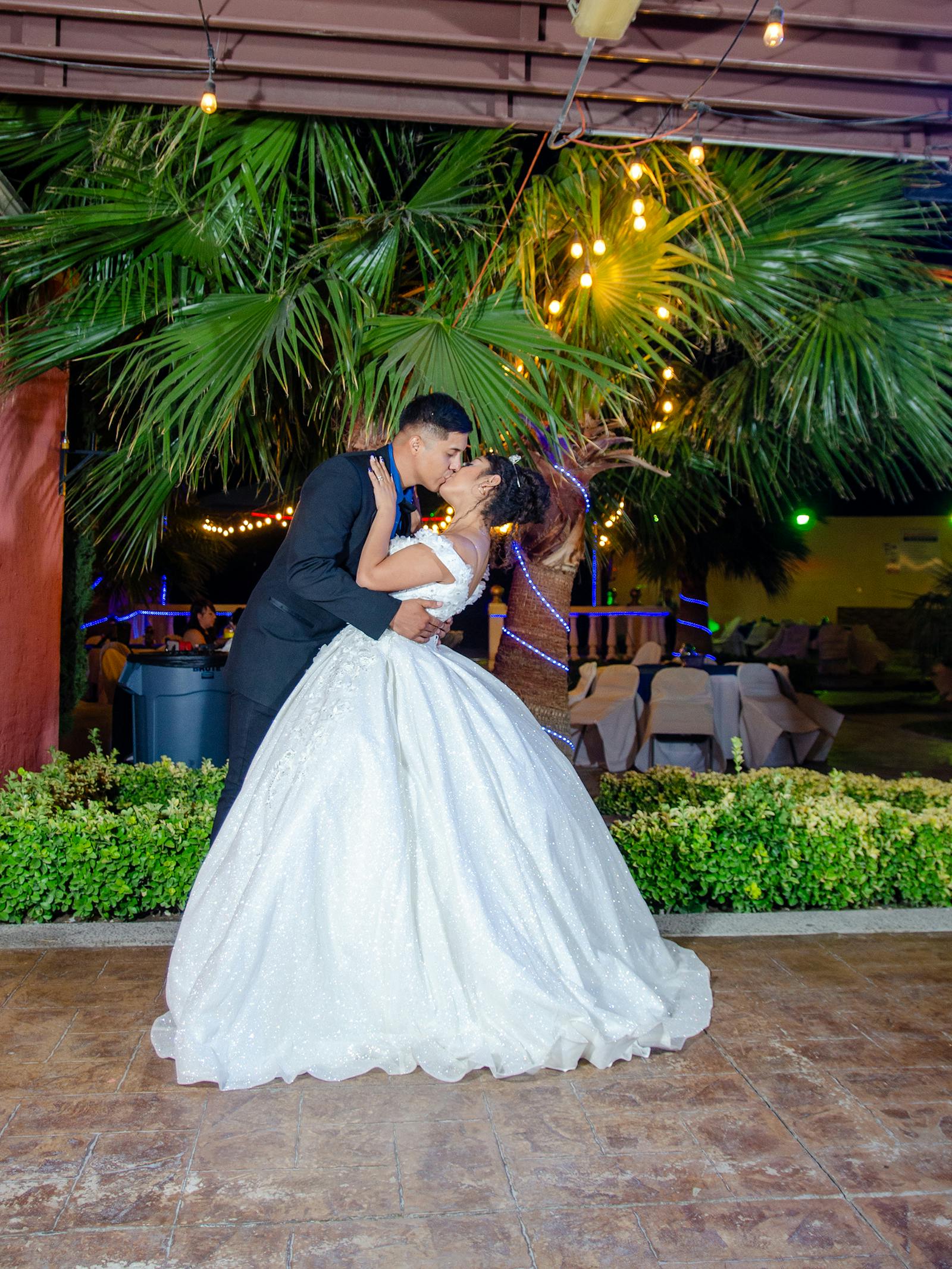 Kissing+On+Her+Thighs+Gifs Photos, Download The BEST Free Kissing+On ...