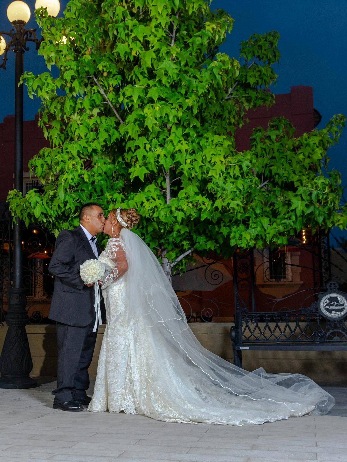 Kissing+On+Her+Thighs+Gifs Photos, Download The BEST Free Kissing+On ...