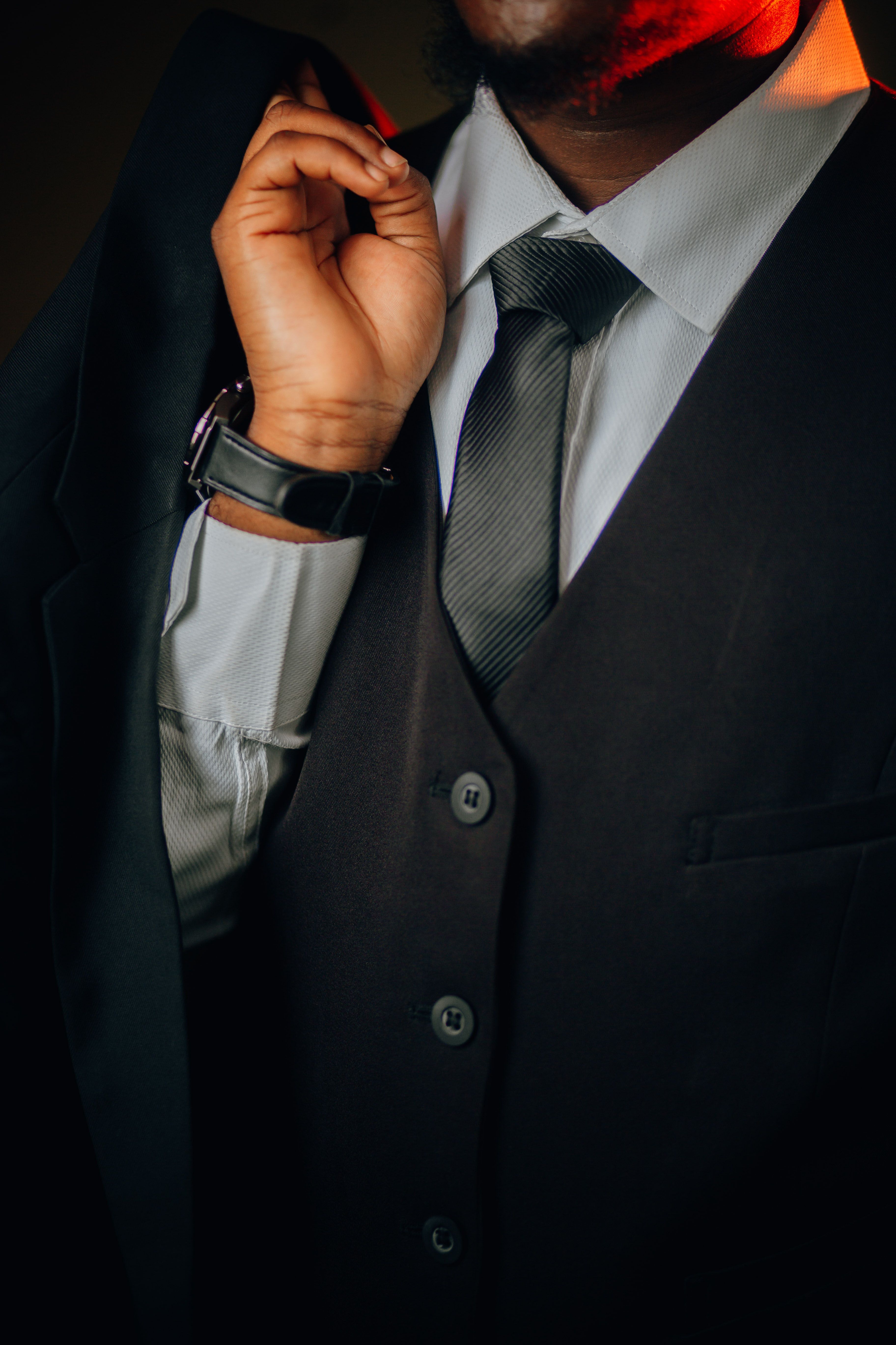 Elegantes Porträt Eines Professionellen Mannes Im Anzug · Kostenloses ...