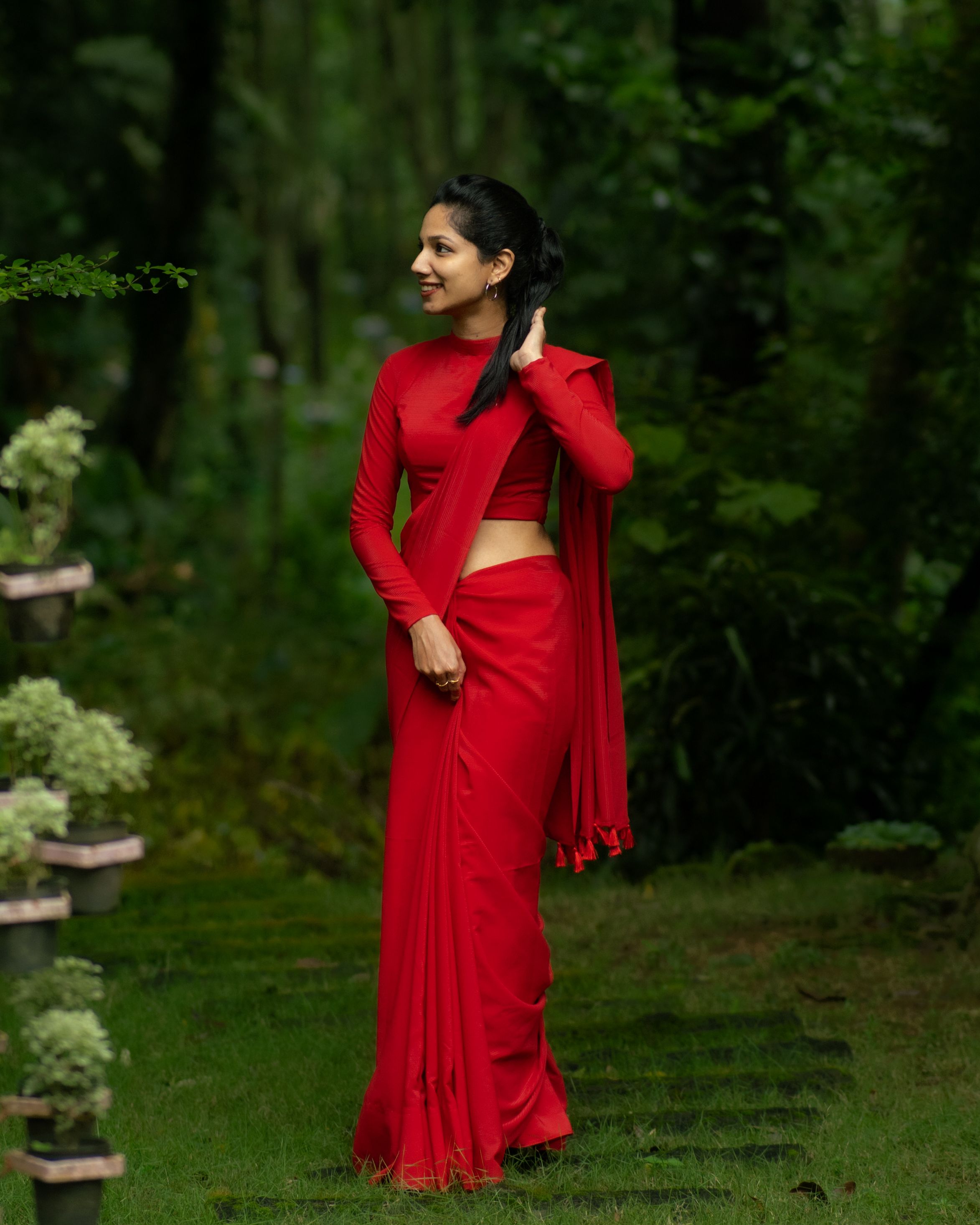 Backless Saree Photos, Download The BEST Free Backless Saree Stock ...