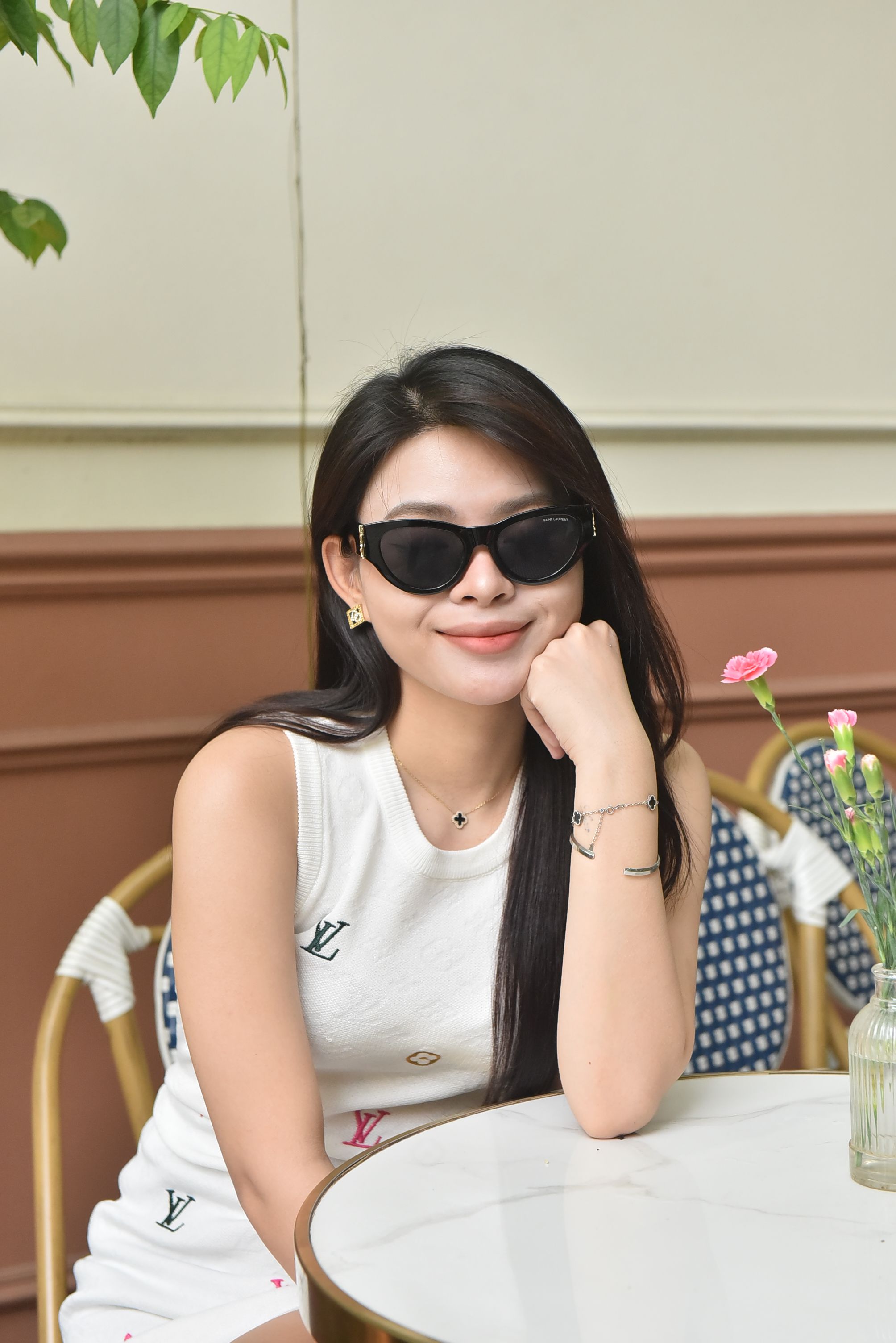 Woman In Cafe Photos, Download The BEST Free Woman In Cafe Stock Photos ...