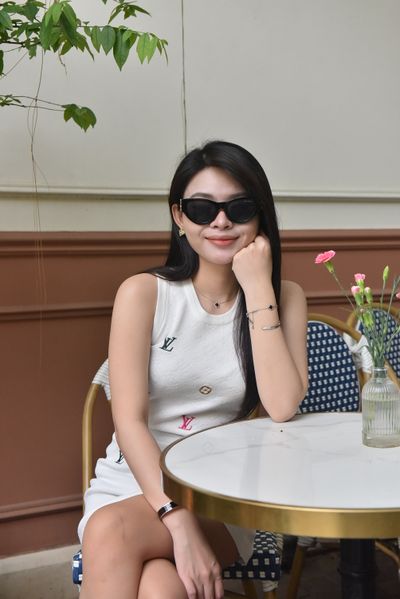 Cafe Woman Photos, Download The BEST Free Cafe Woman Stock Photos & HD ...