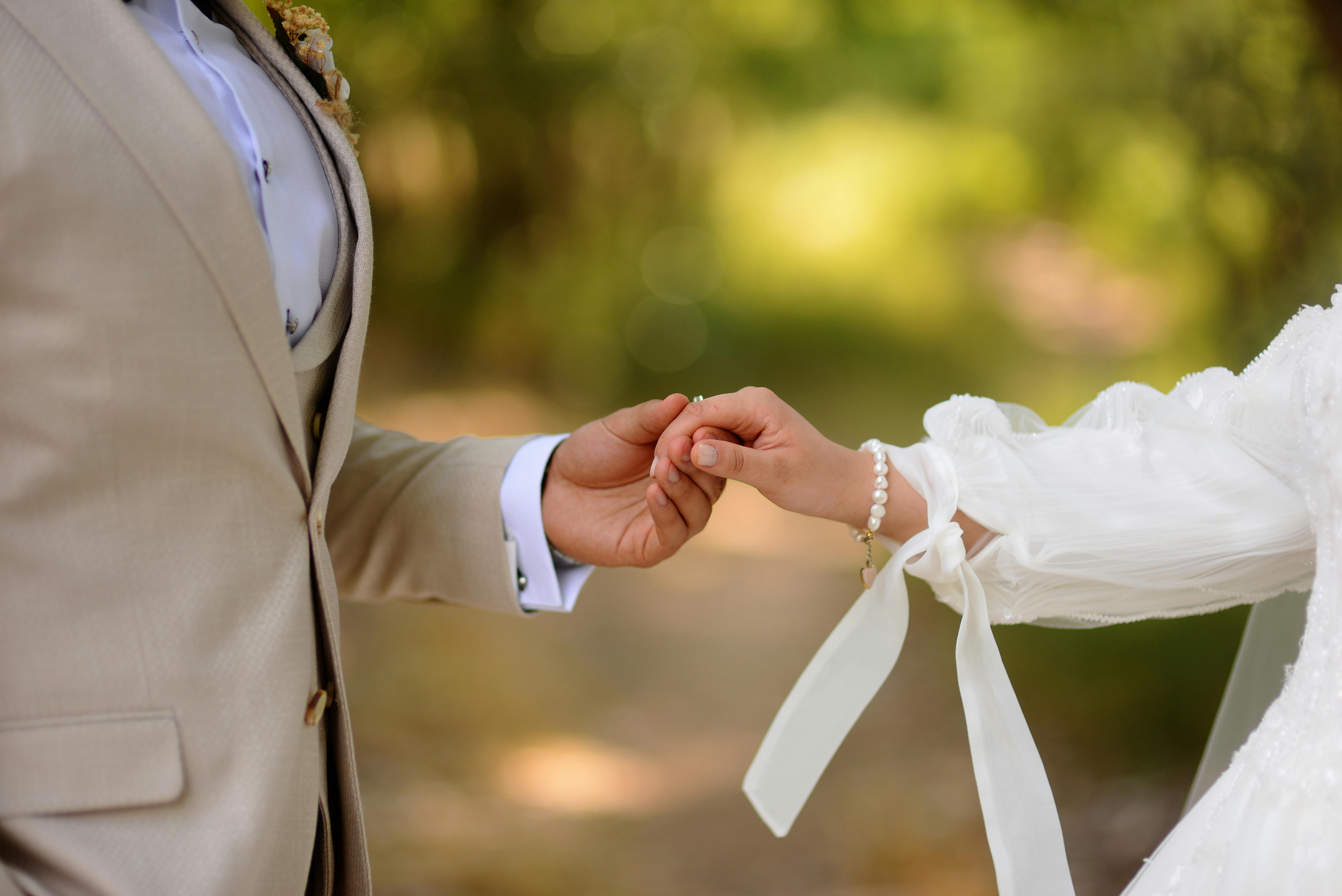 Romantic+Kisses+On+Neck+Gif Photos, Download The BEST Free Romantic ...