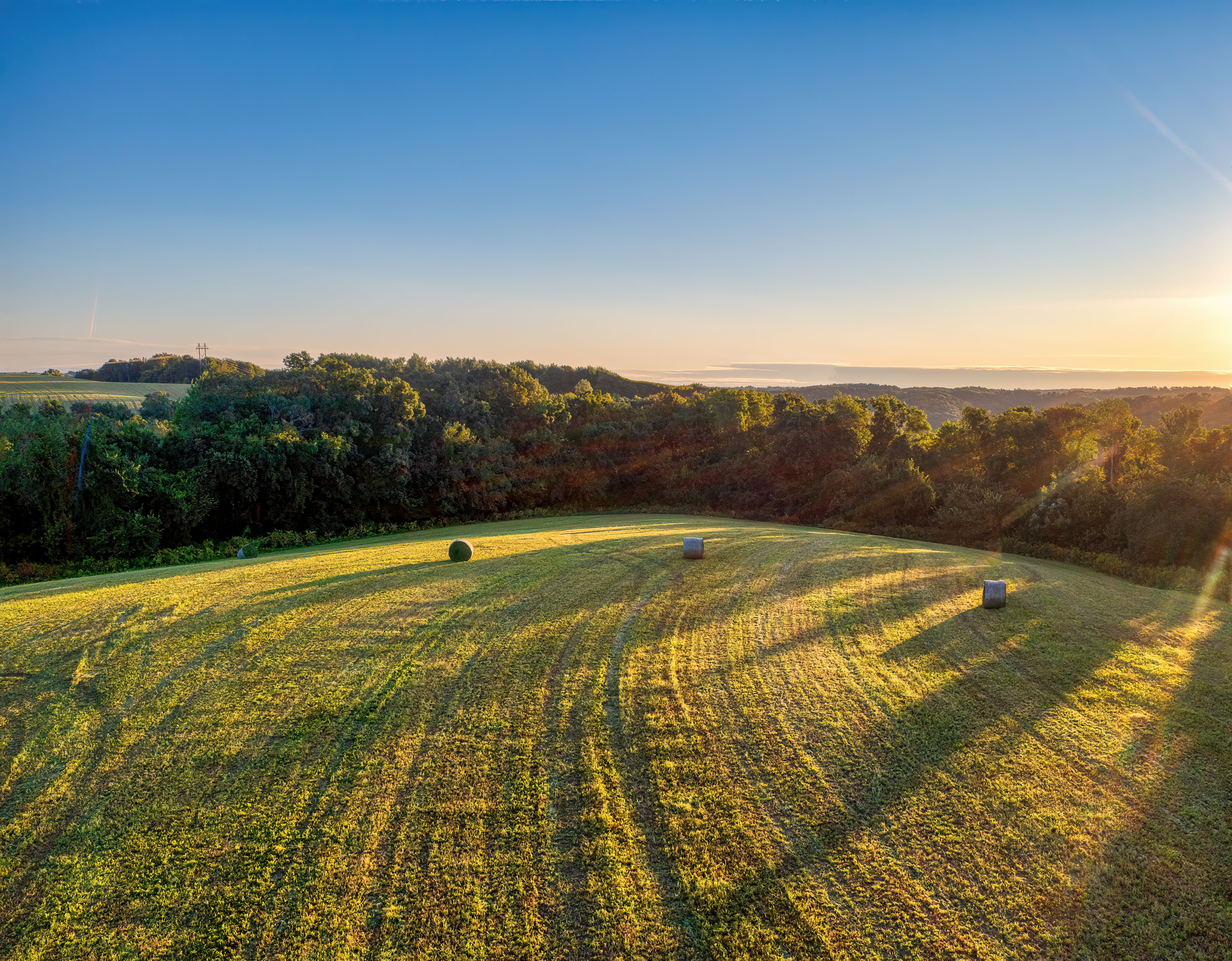 Golden Hour Over Nelson's Breathtaking Fields · Free Stock Photo